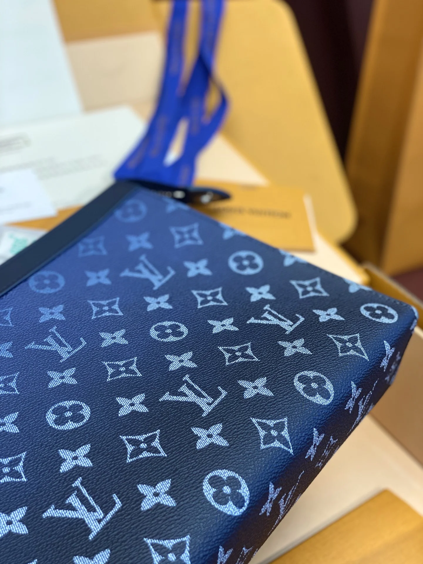 Exact replica Louis Vuitton Clutch Bags