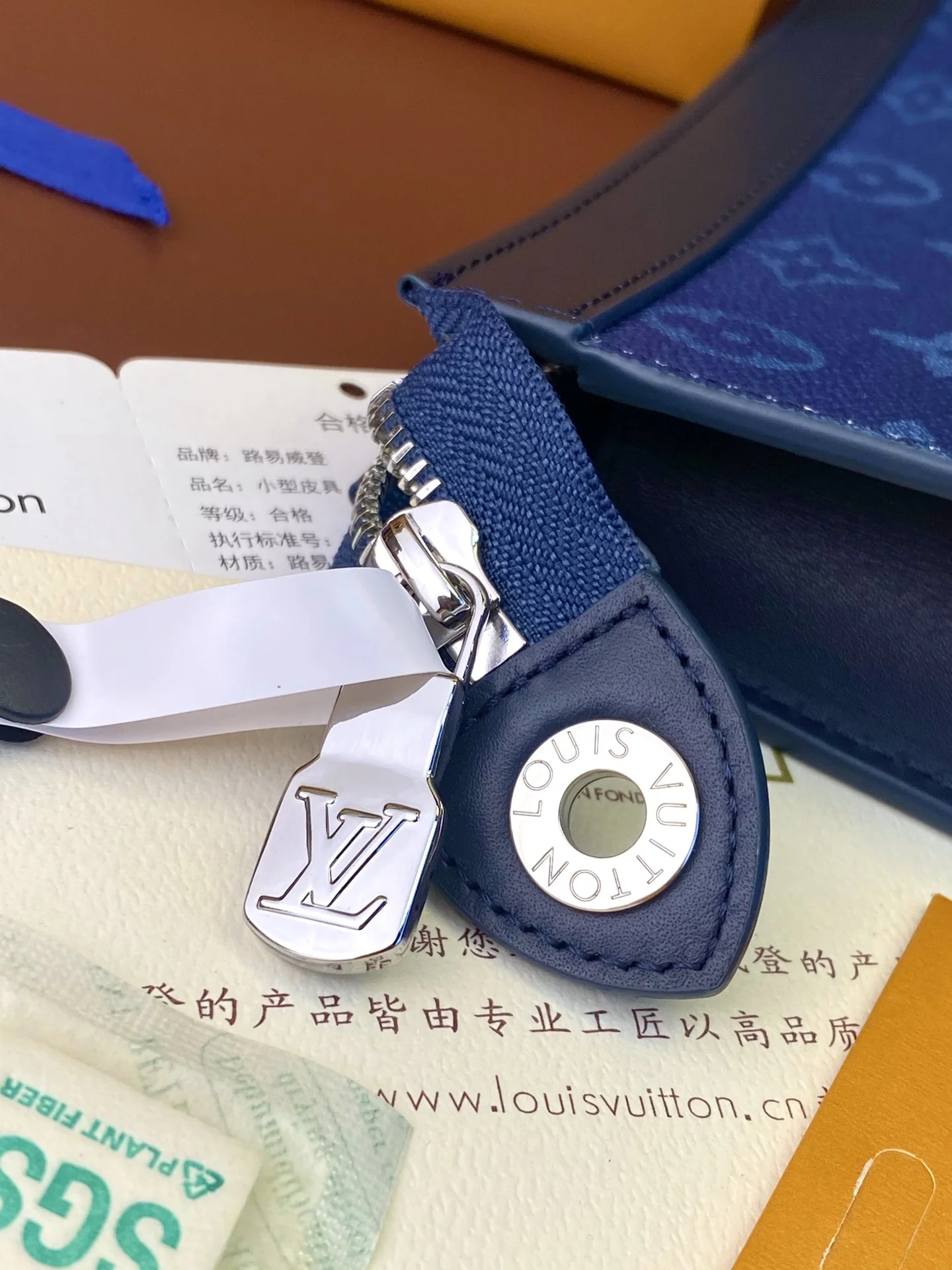 Exact replica Louis Vuitton Clutch Bags
