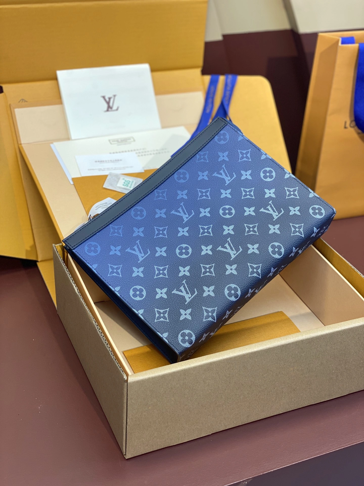 Exact replica Louis Vuitton Clutch Bags