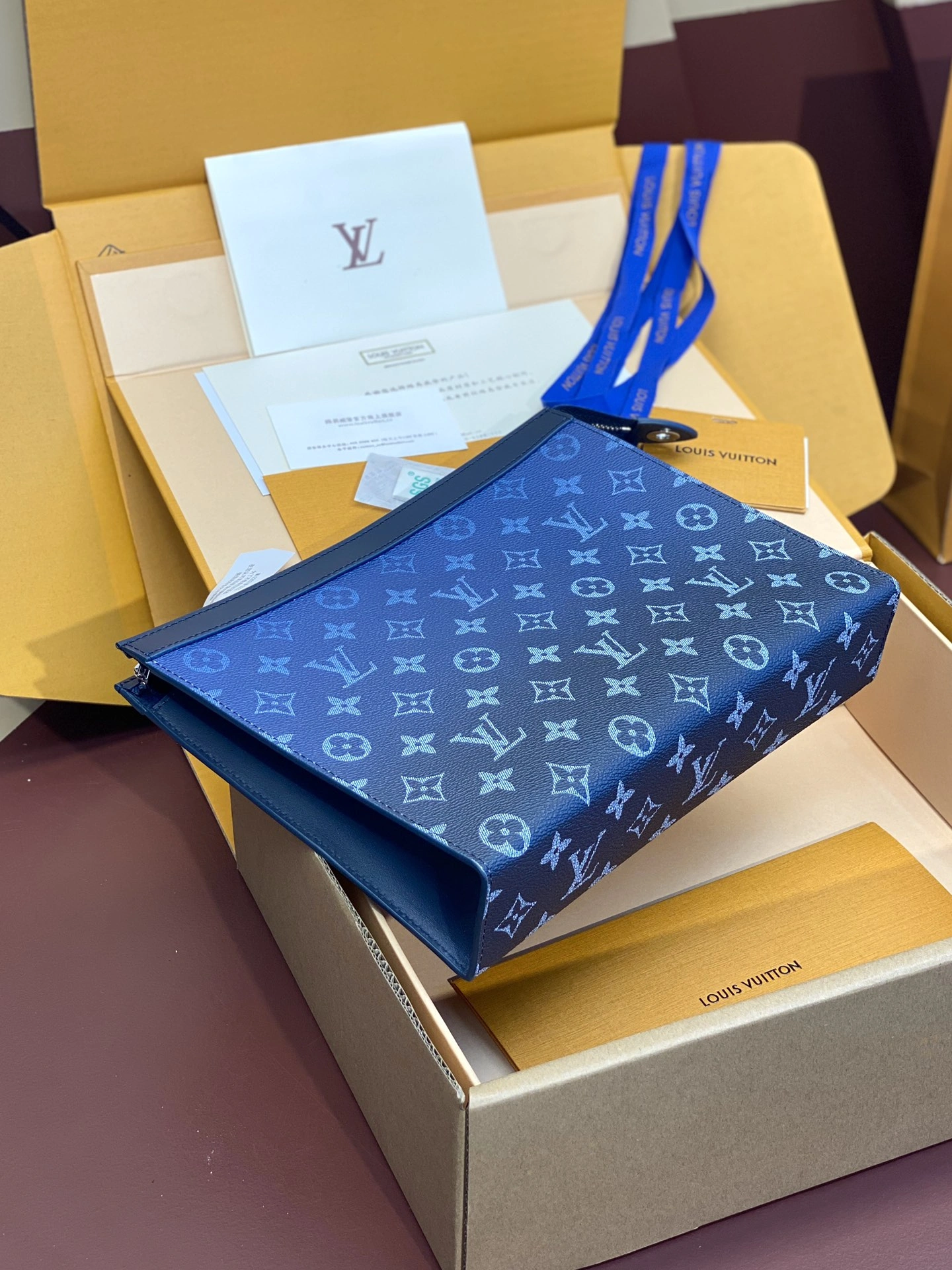 Exact replica Louis Vuitton Clutch Bags
