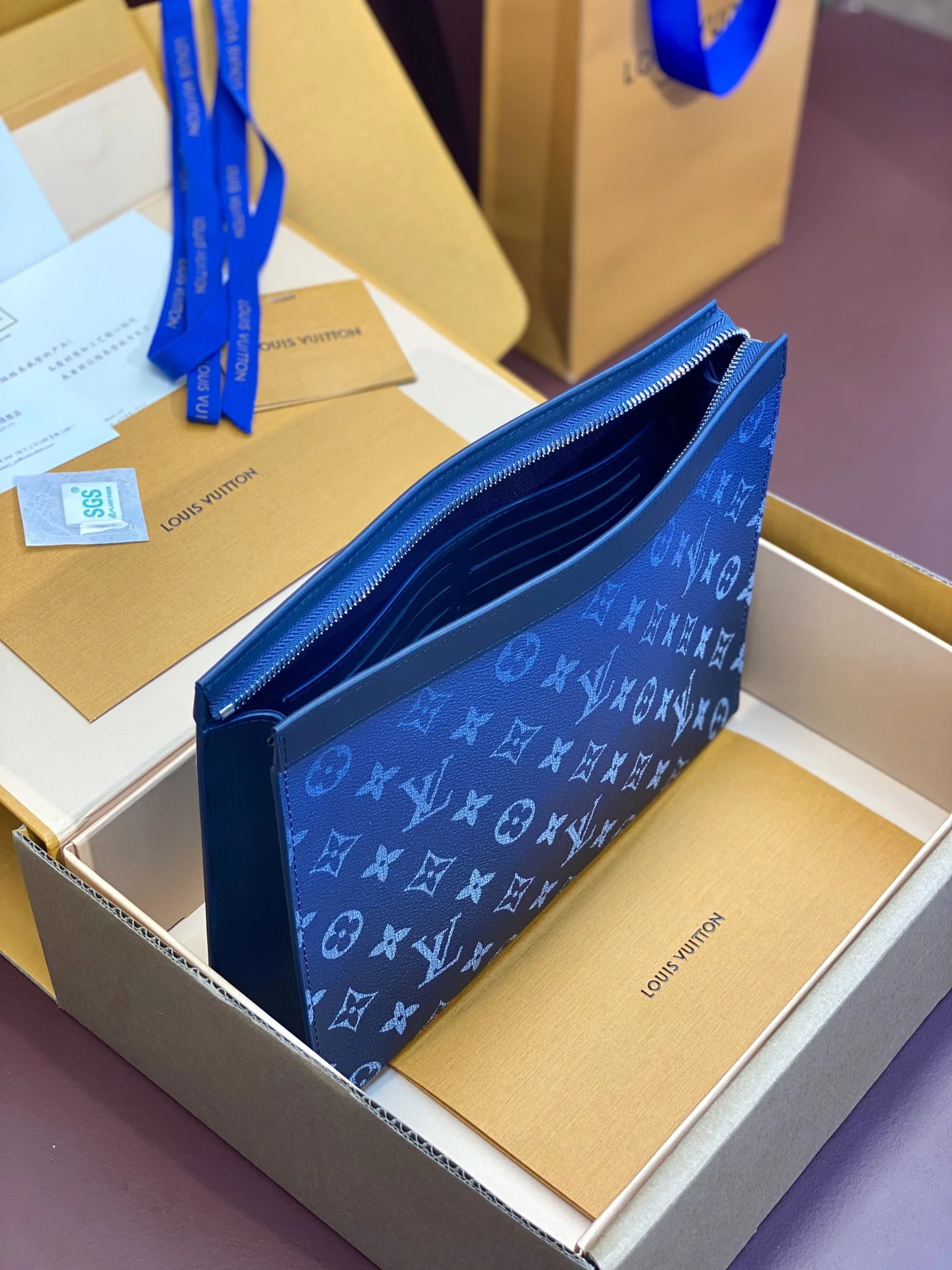 Exact replica Louis Vuitton Clutch Bags