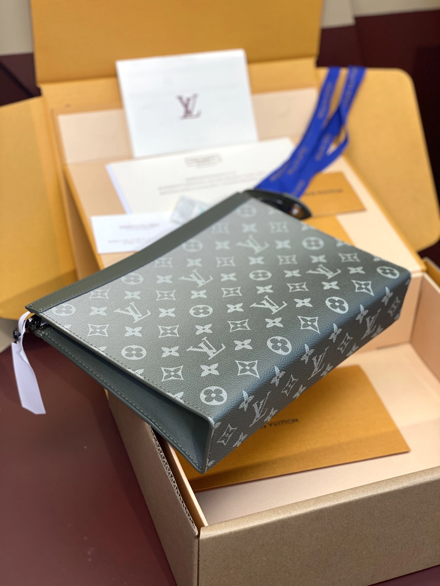 High accuracy Louis Vuitton Clutch Bags