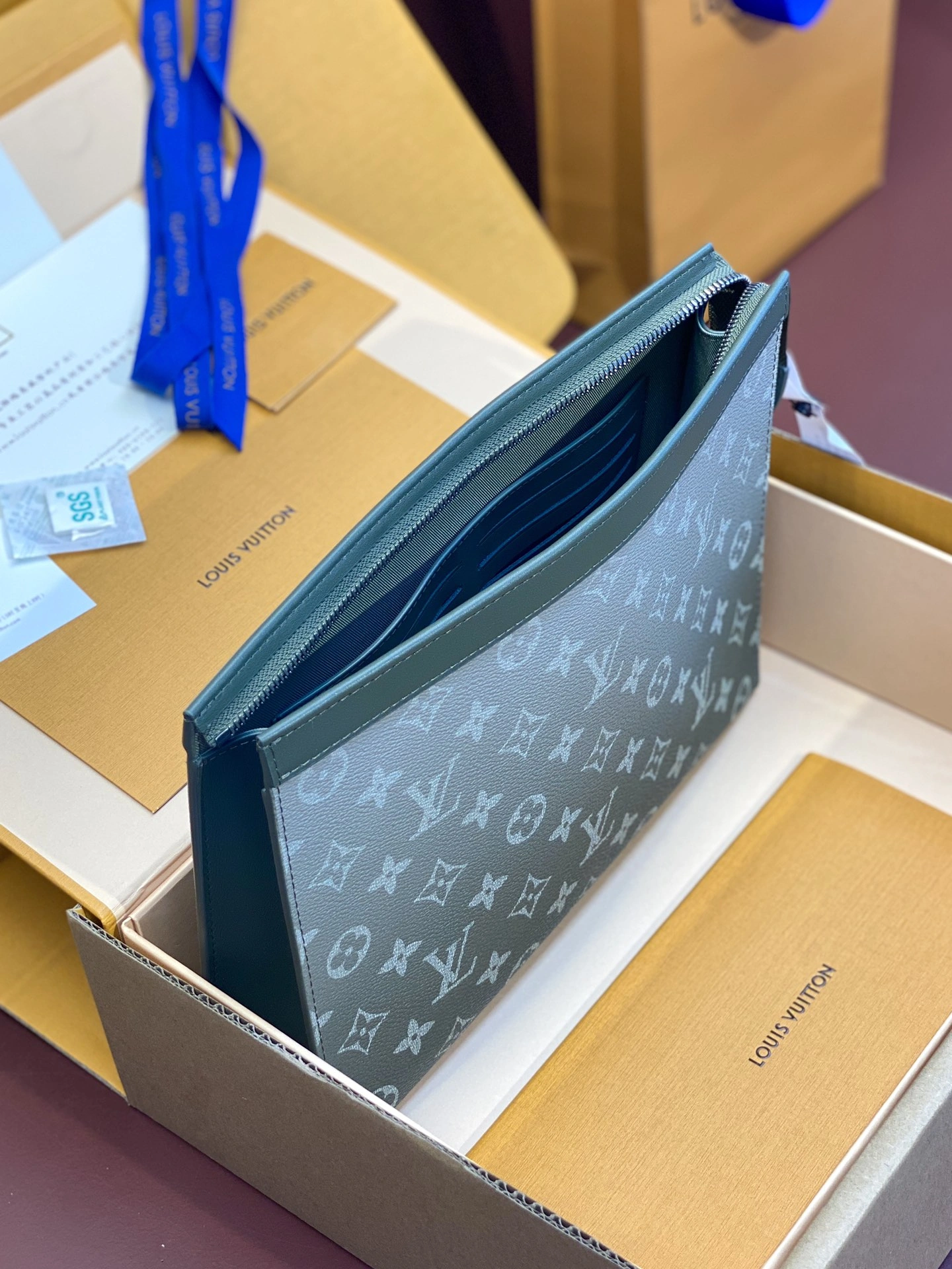 High accuracy Louis Vuitton Clutch Bags
