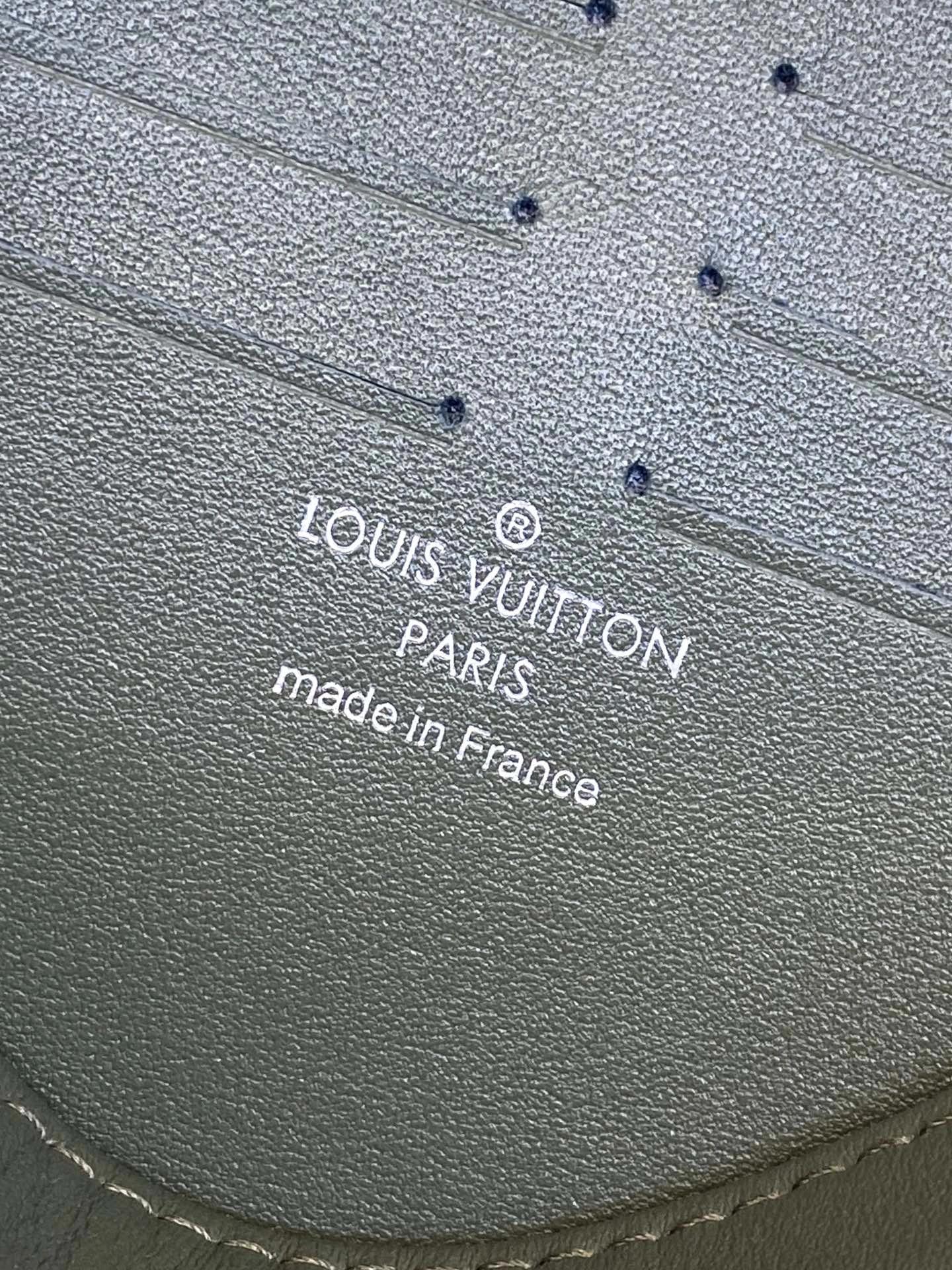 High accuracy Louis Vuitton Clutch Bags
