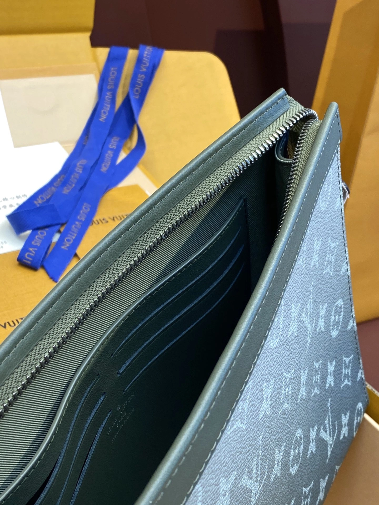 High accuracy Louis Vuitton Clutch Bags