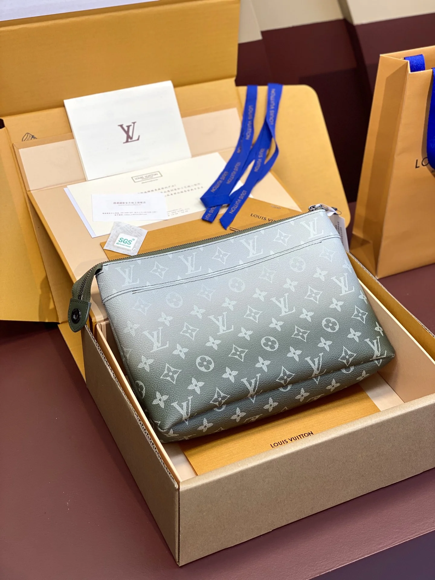 Top mirror Louis Vuitton Clutch Bags