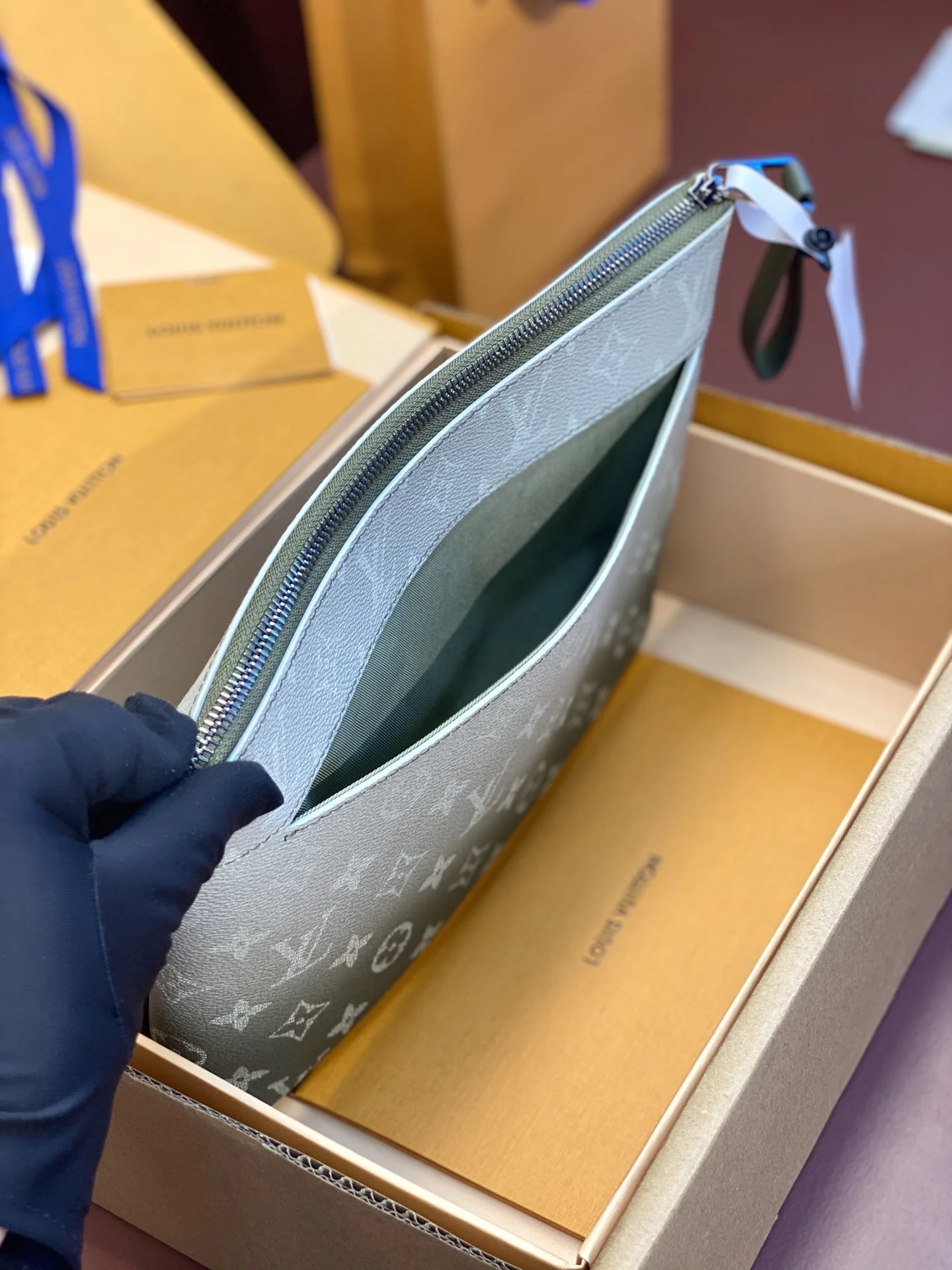 Top mirror Louis Vuitton Clutch Bags