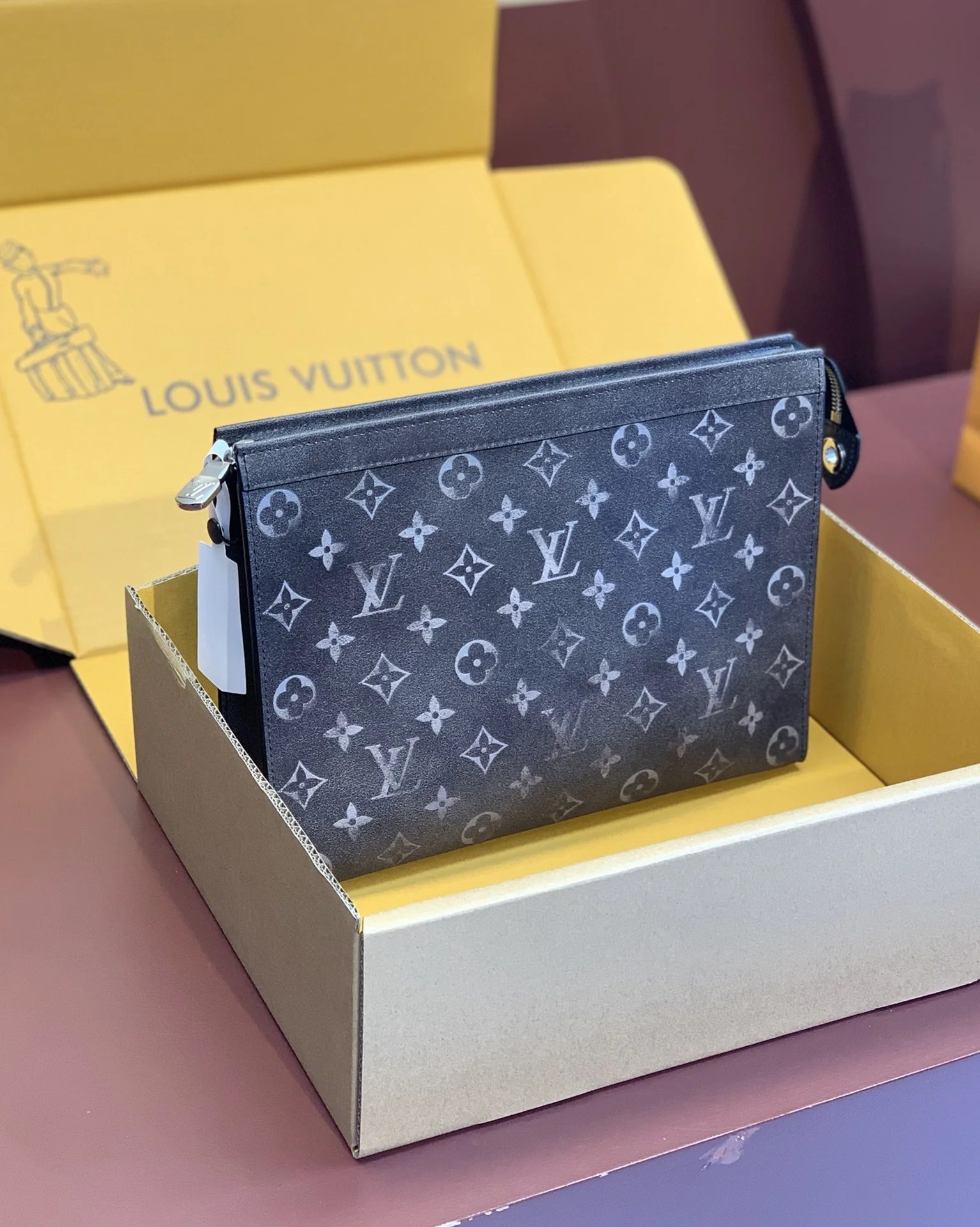 Brand-authenticated Louis Vuitton Clutch Bags