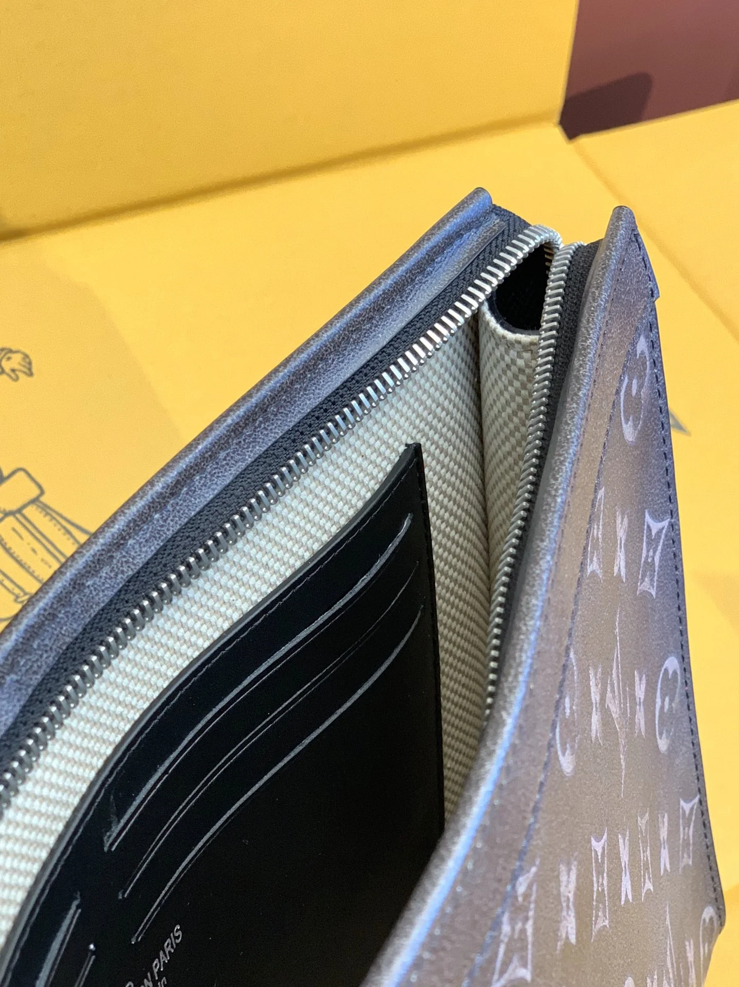 Brand-authenticated Louis Vuitton Clutch Bags