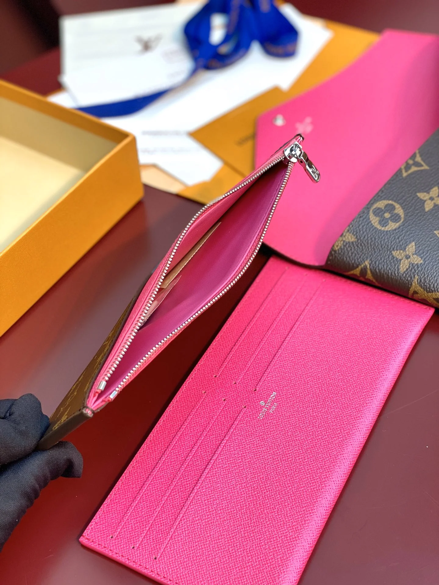 Factory-made Louis Vuitton Clutch Bags