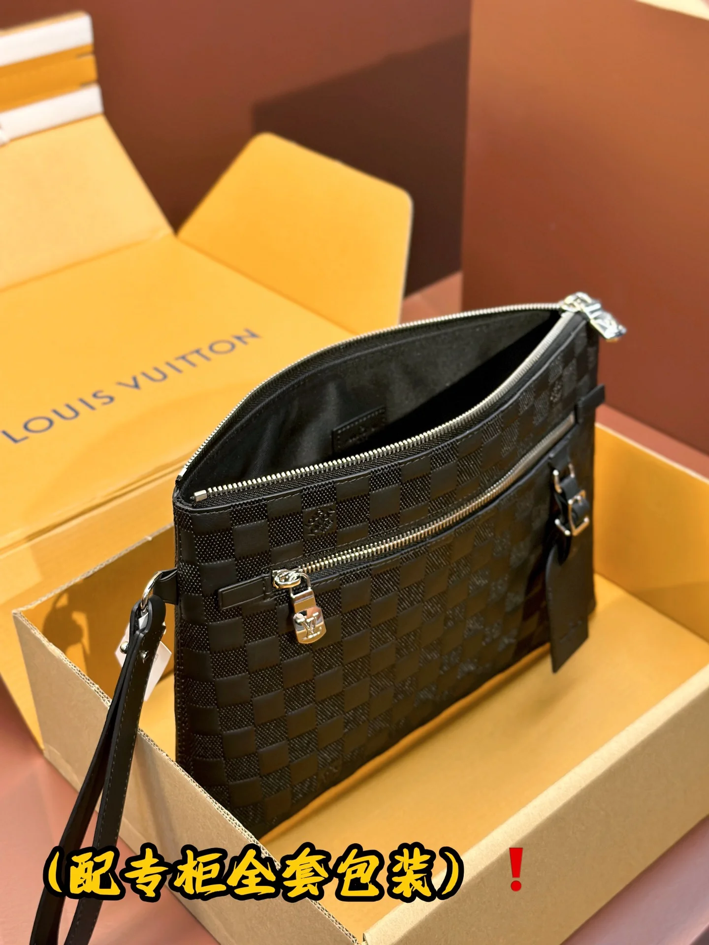 Official Louis Vuitton Clutch Bags