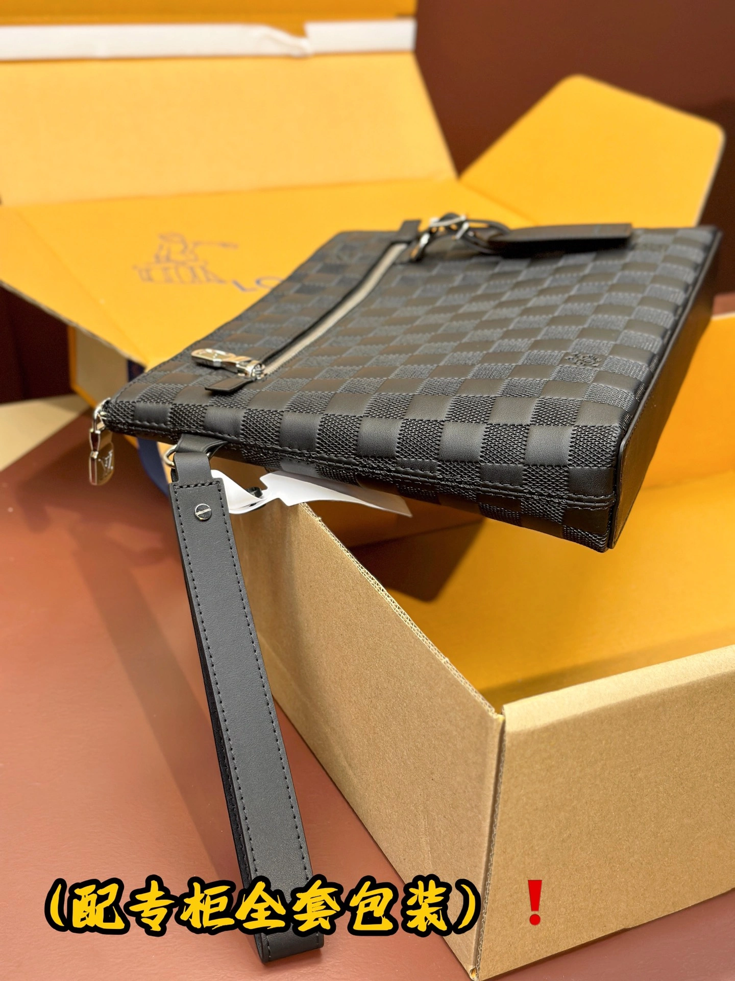 Official Louis Vuitton Clutch Bags