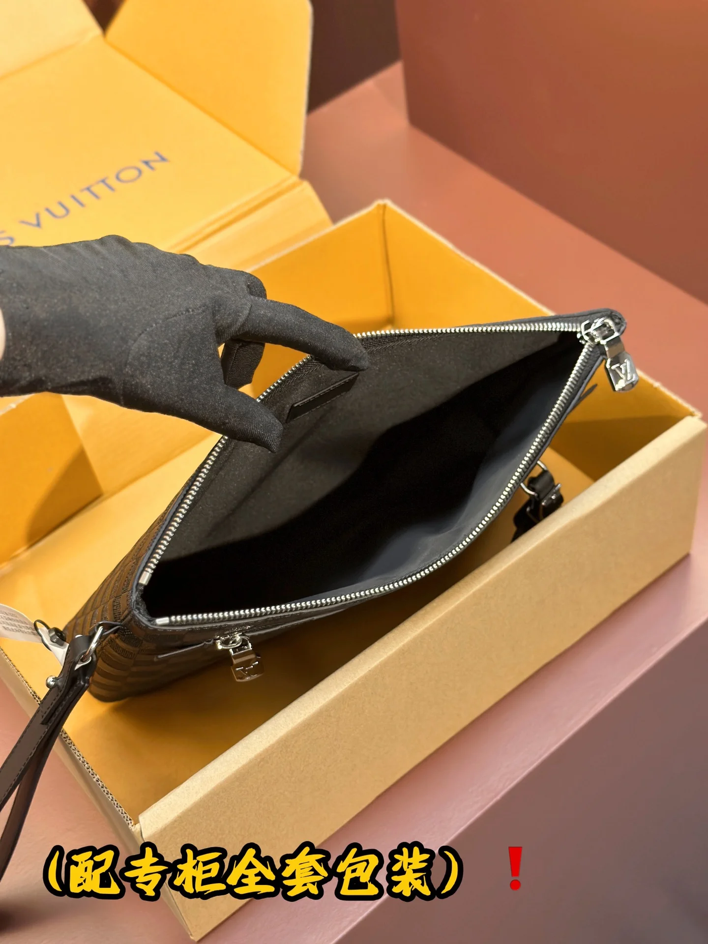 Official Louis Vuitton Clutch Bags