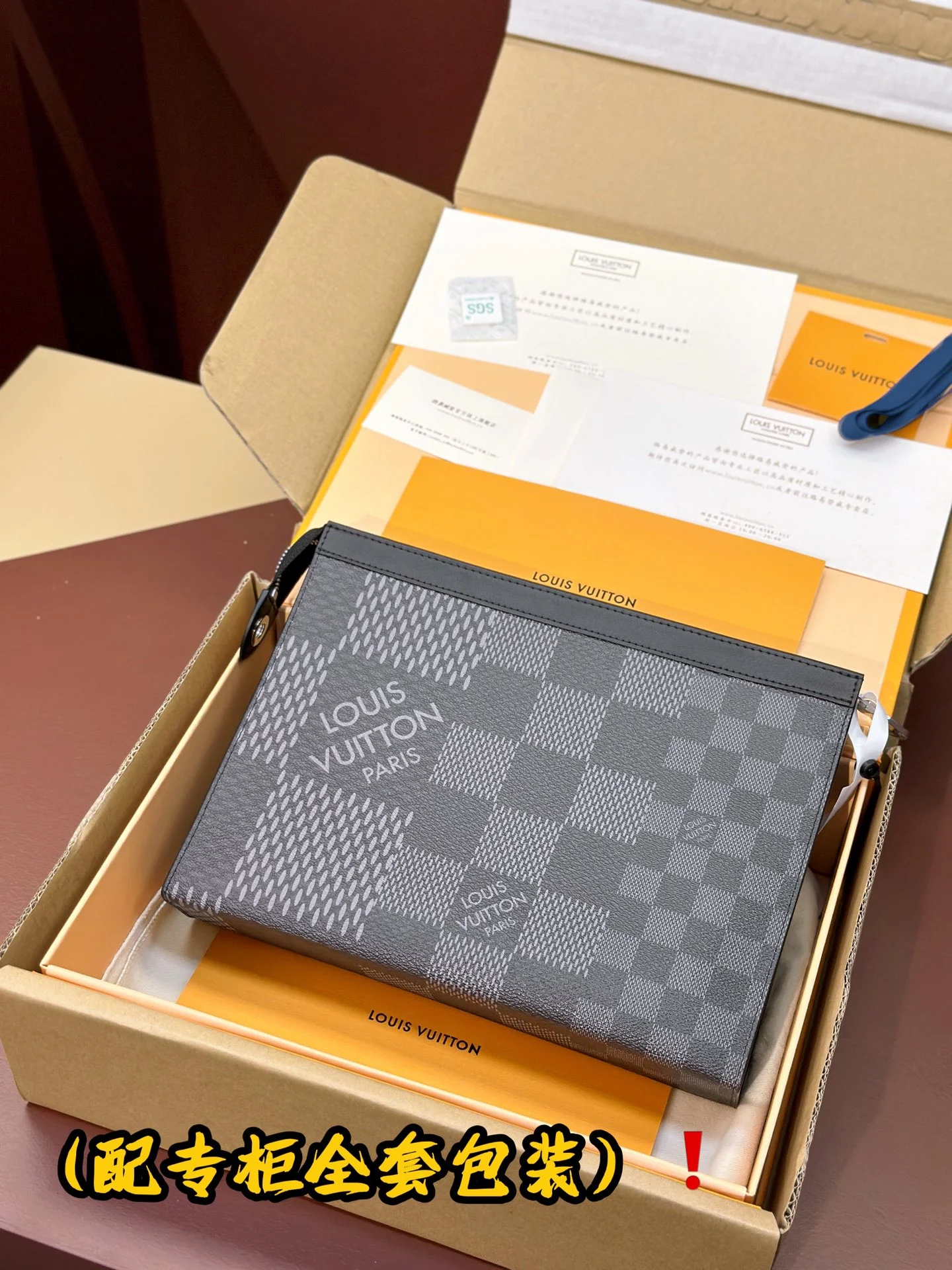 Accurate model Louis Vuitton Clutch Bags