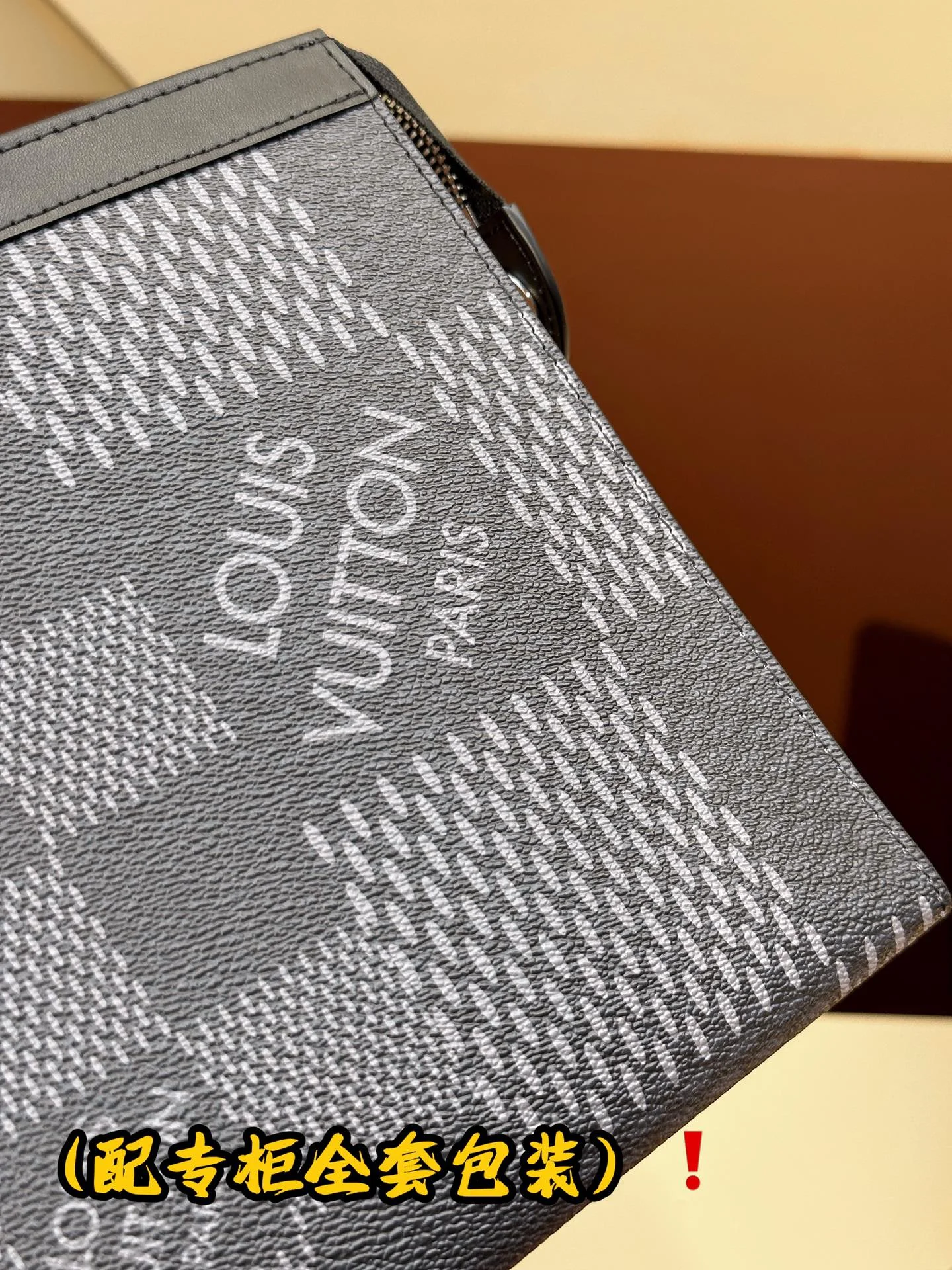 Accurate model Louis Vuitton Clutch Bags