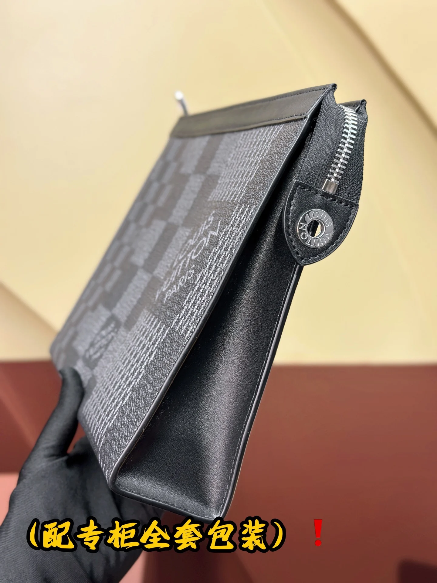 Accurate model Louis Vuitton Clutch Bags