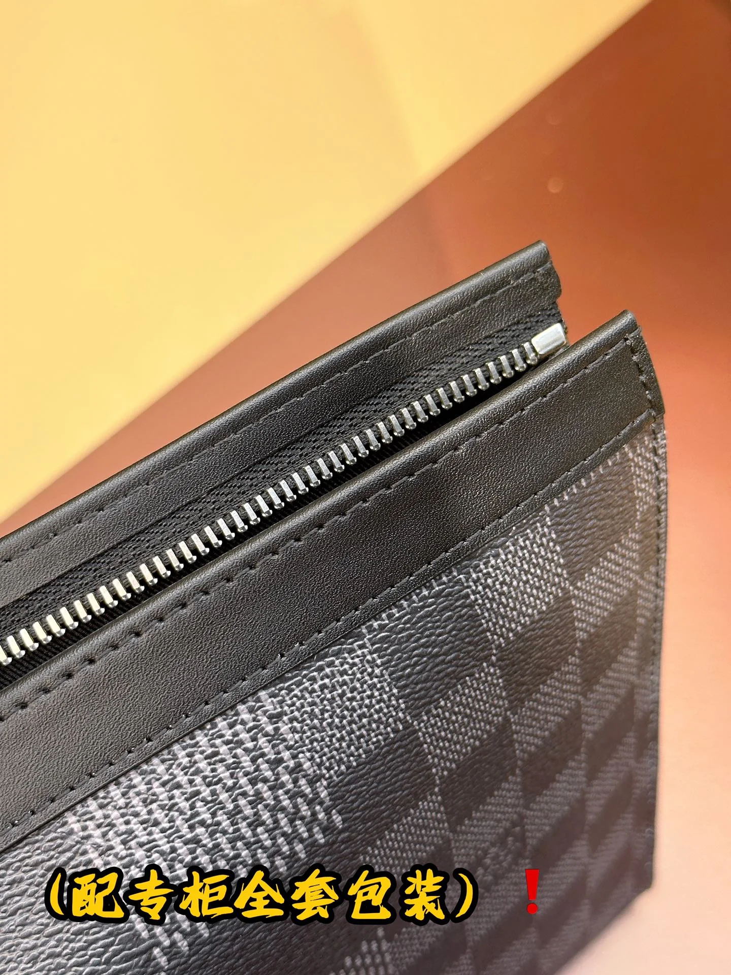 Accurate model Louis Vuitton Clutch Bags