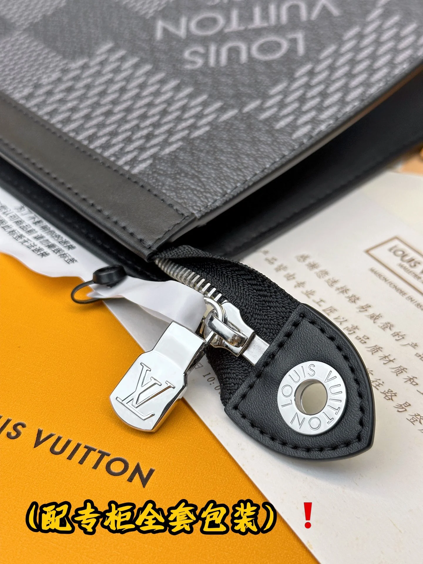 Accurate model Louis Vuitton Clutch Bags
