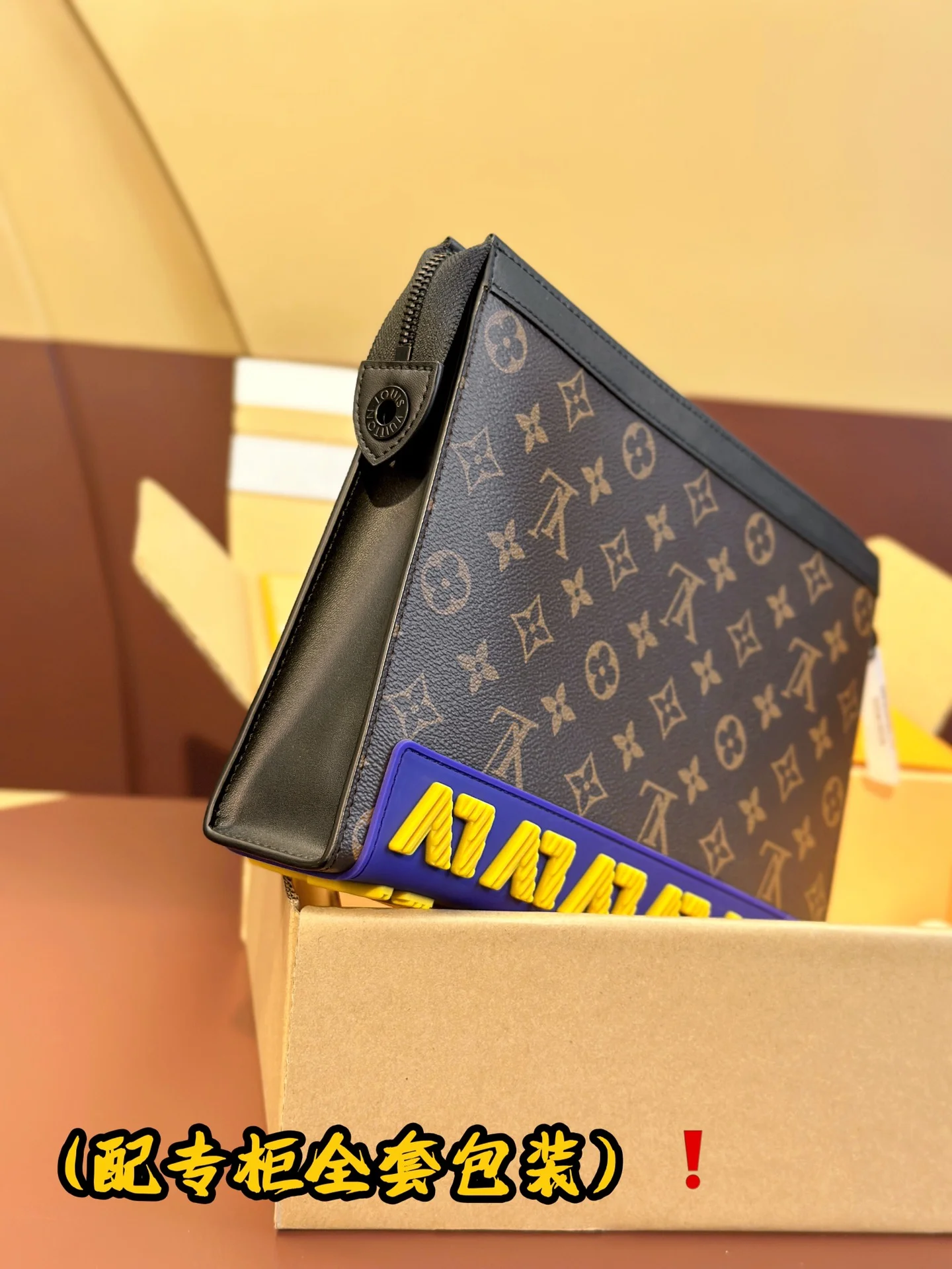Accurate model Louis Vuitton Clutch Bags