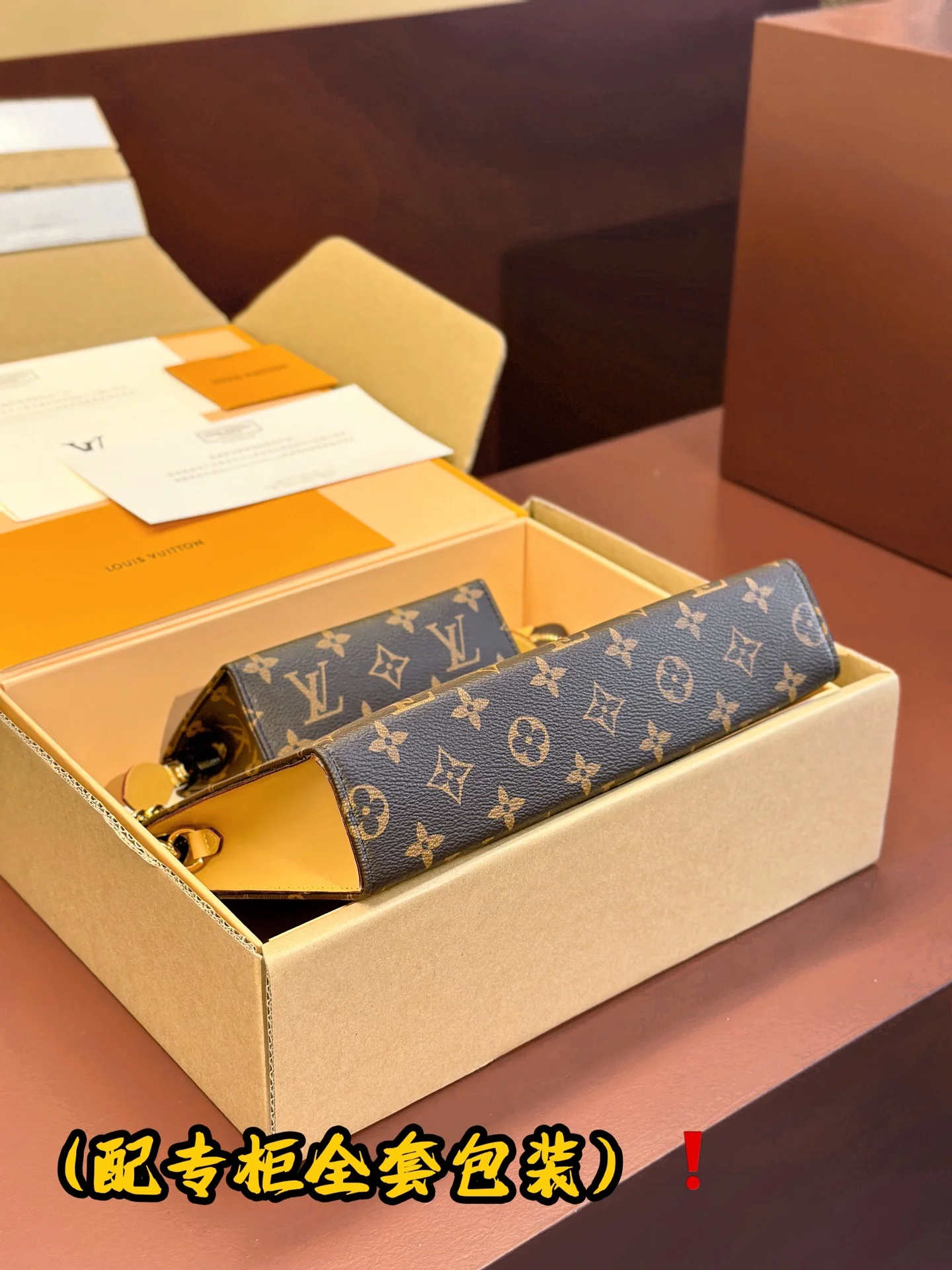 Accurate model Louis Vuitton Clutch Bags
