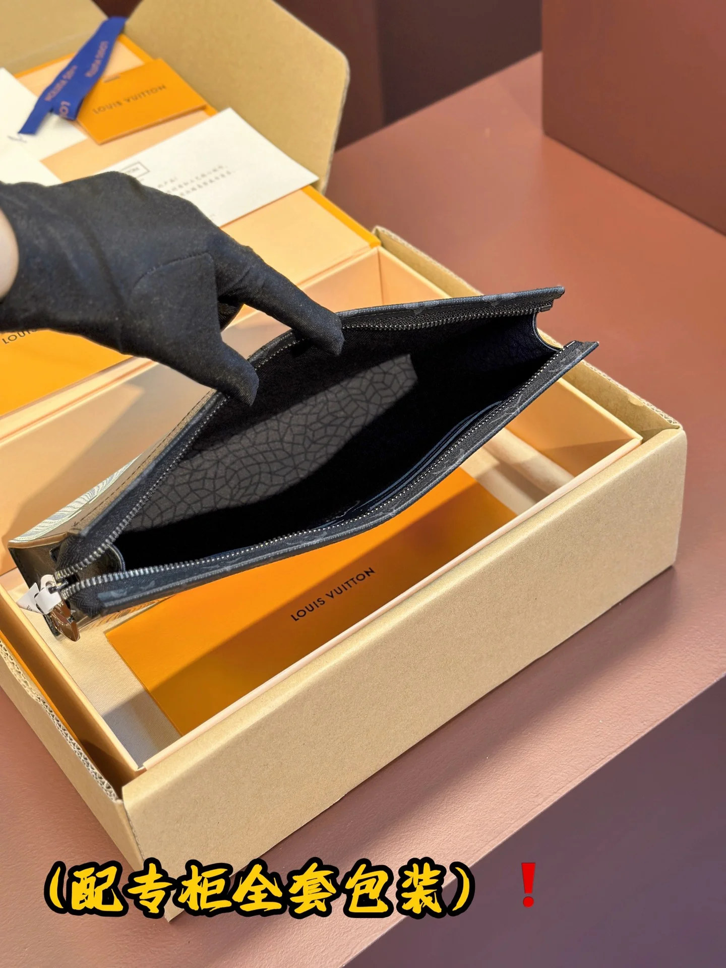 Top mirror Louis Vuitton Clutch Bags