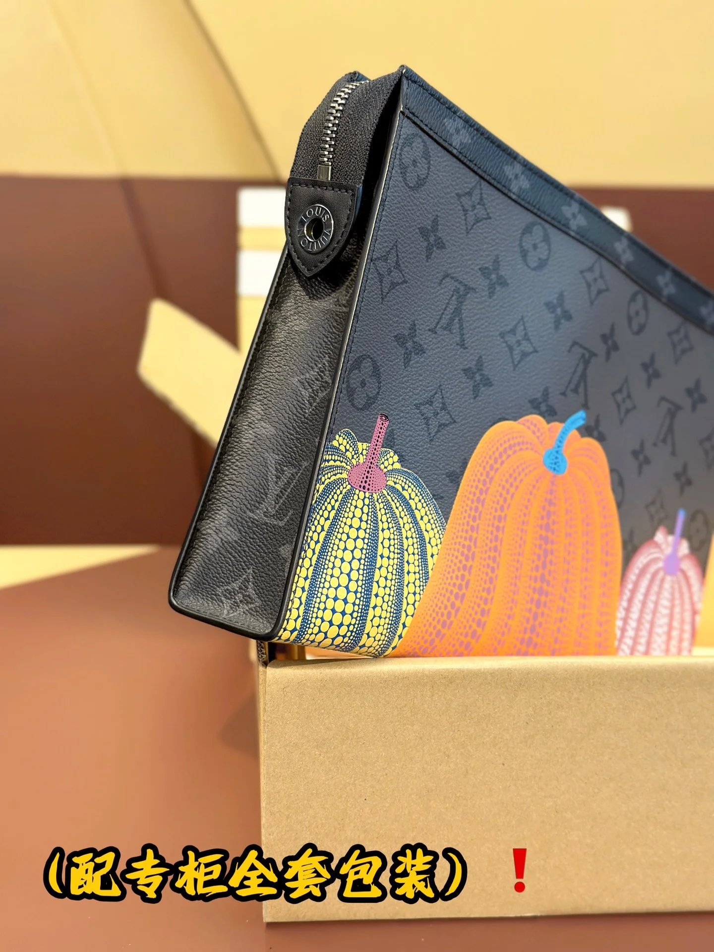 Top mirror Louis Vuitton Clutch Bags