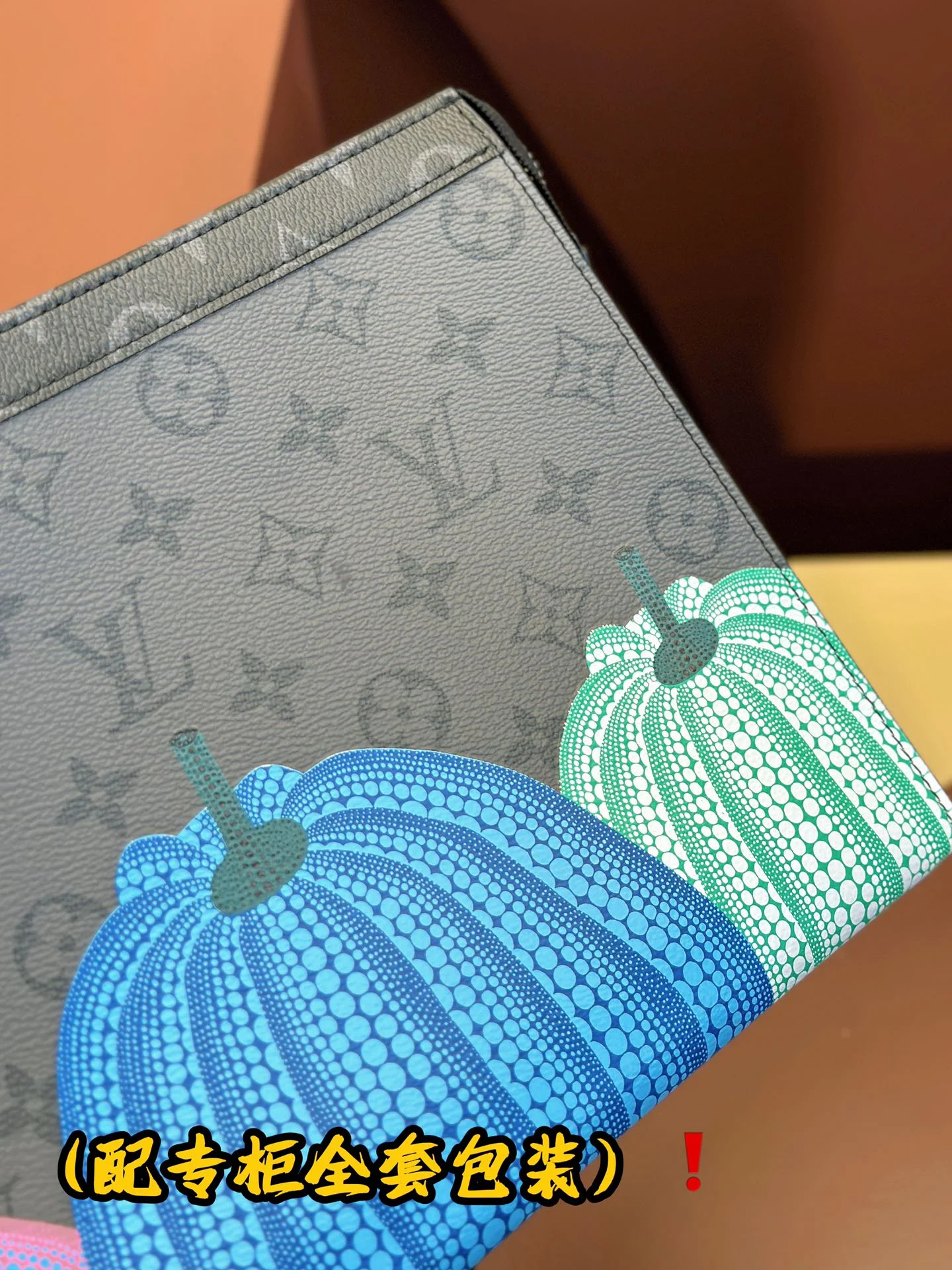 Top mirror Louis Vuitton Clutch Bags