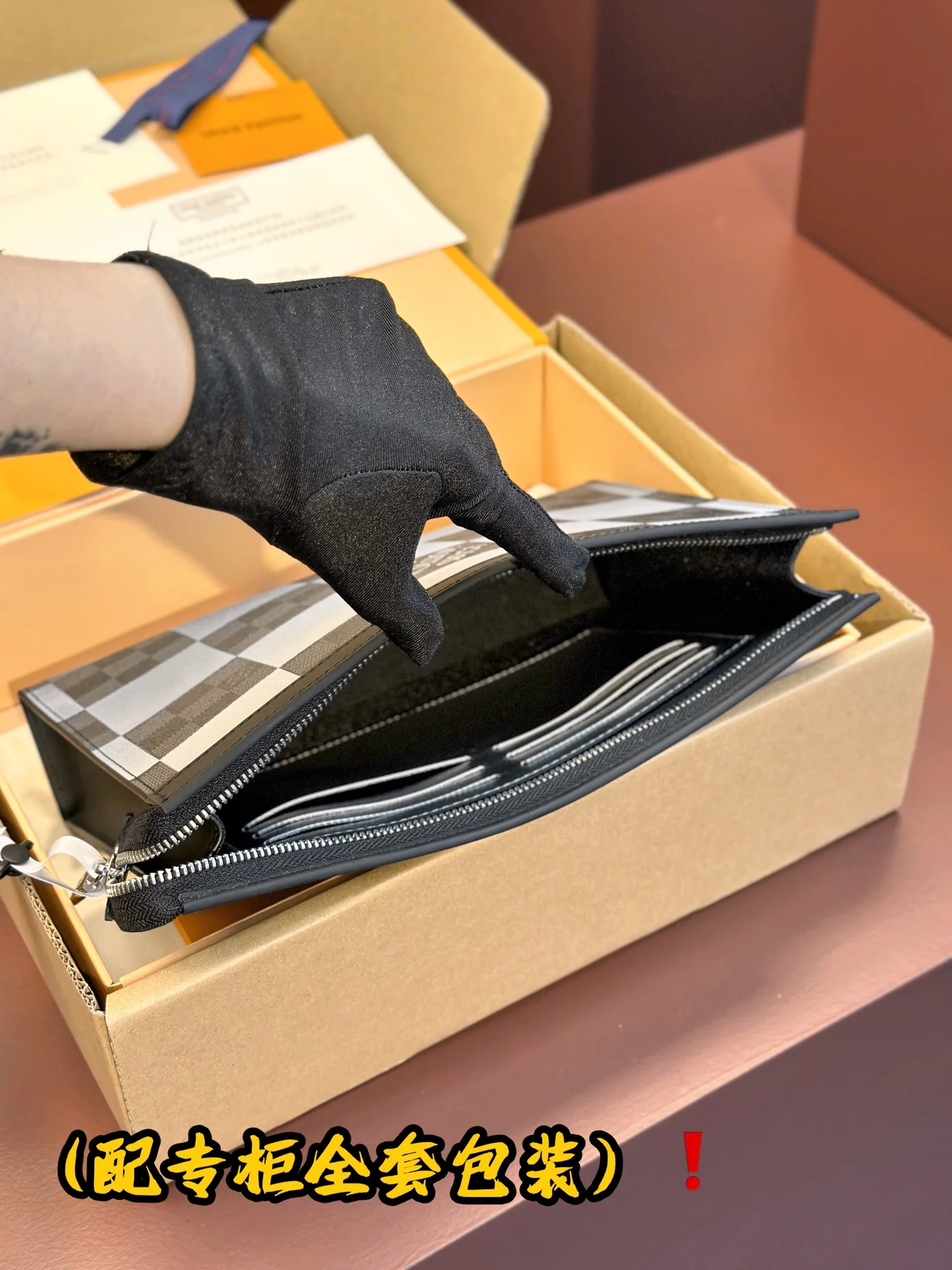 Brand-authenticated Louis Vuitton Clutch Bags