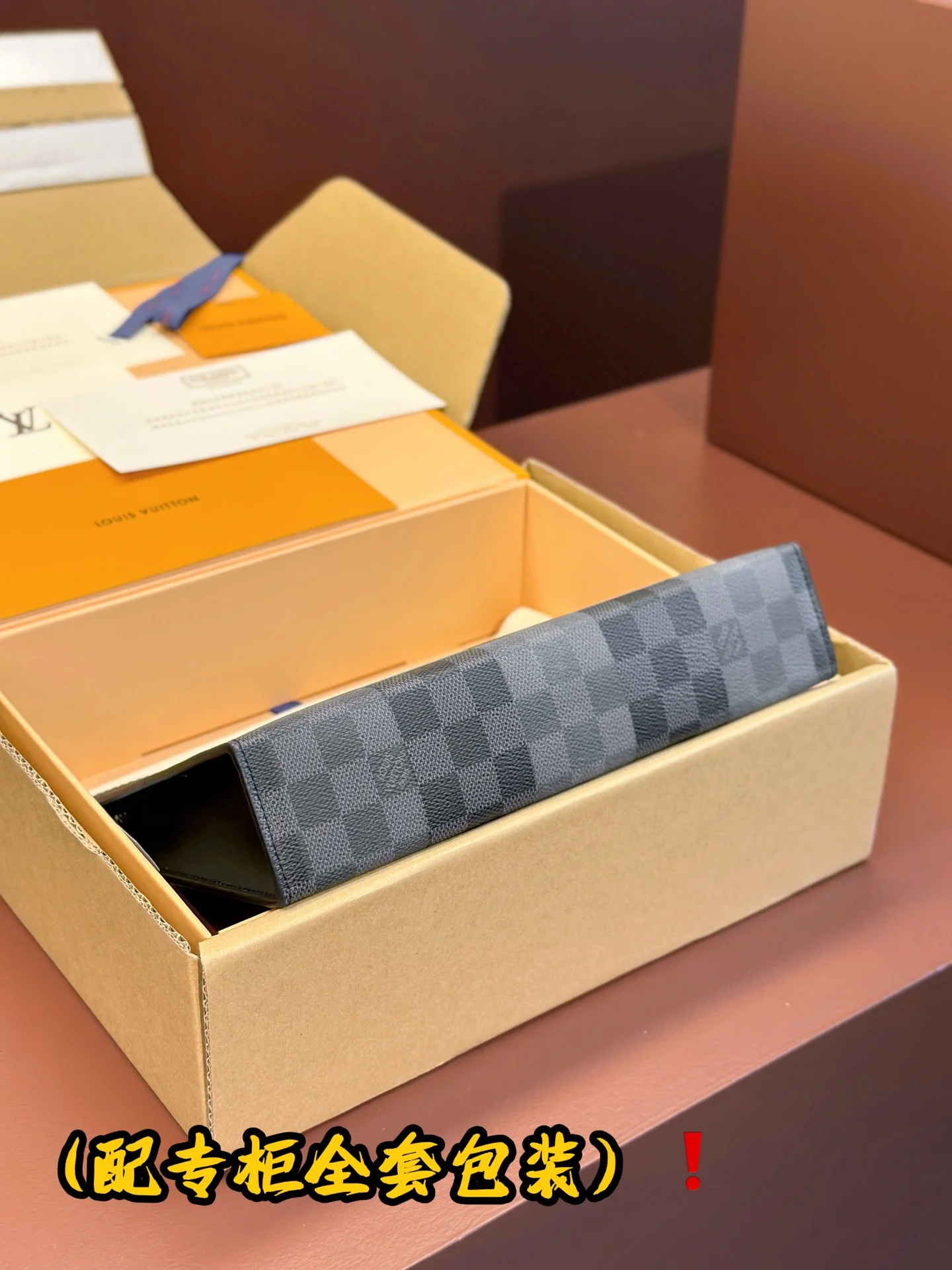 Brand-authenticated Louis Vuitton Clutch Bags