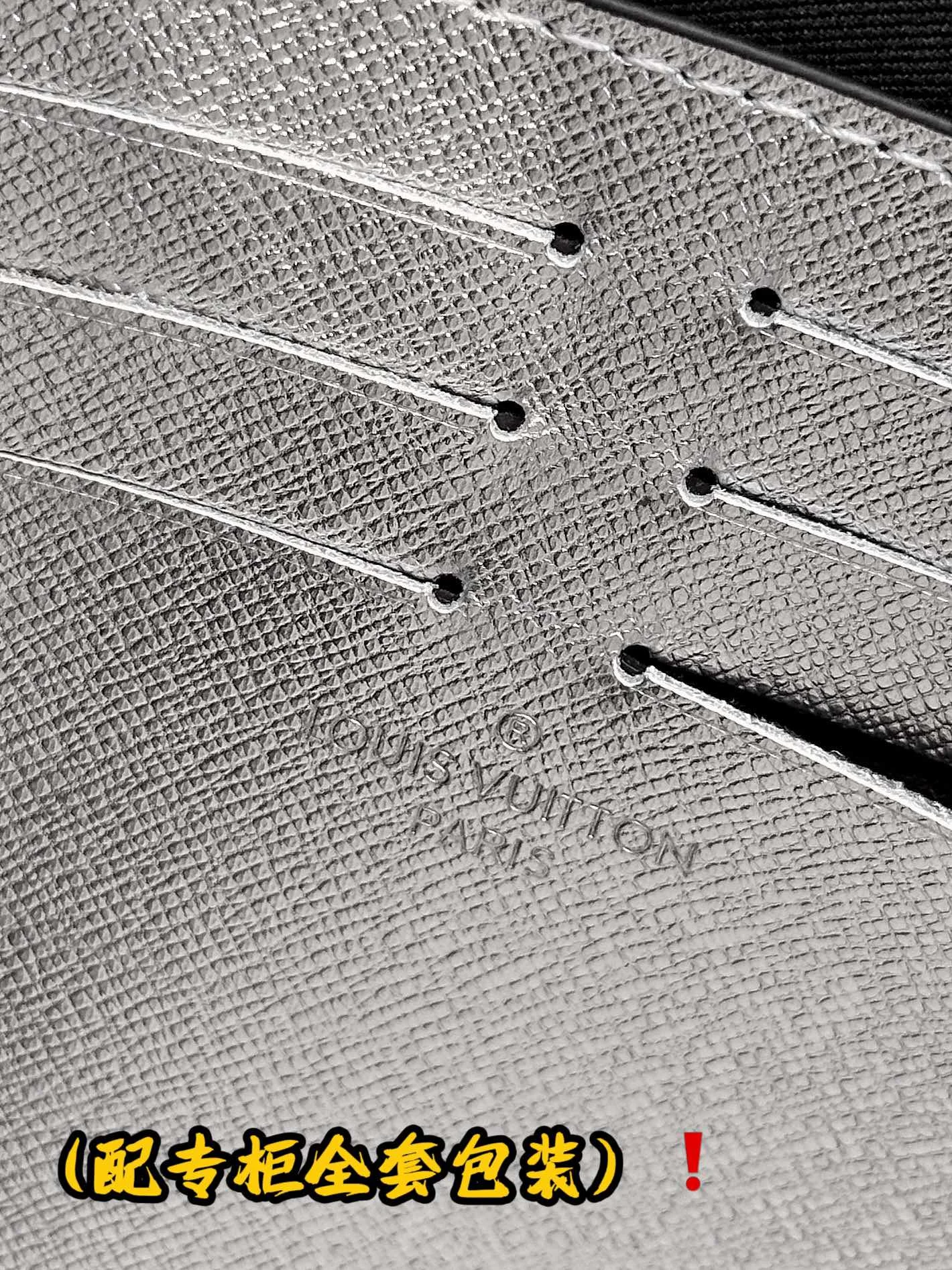 Brand-authenticated Louis Vuitton Clutch Bags