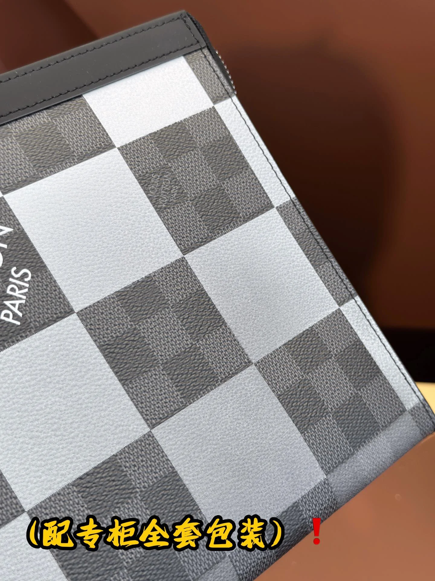 Brand-authenticated Louis Vuitton Clutch Bags