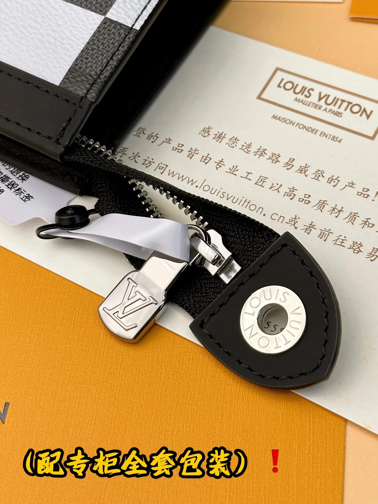 Brand-authenticated Louis Vuitton Clutch Bags
