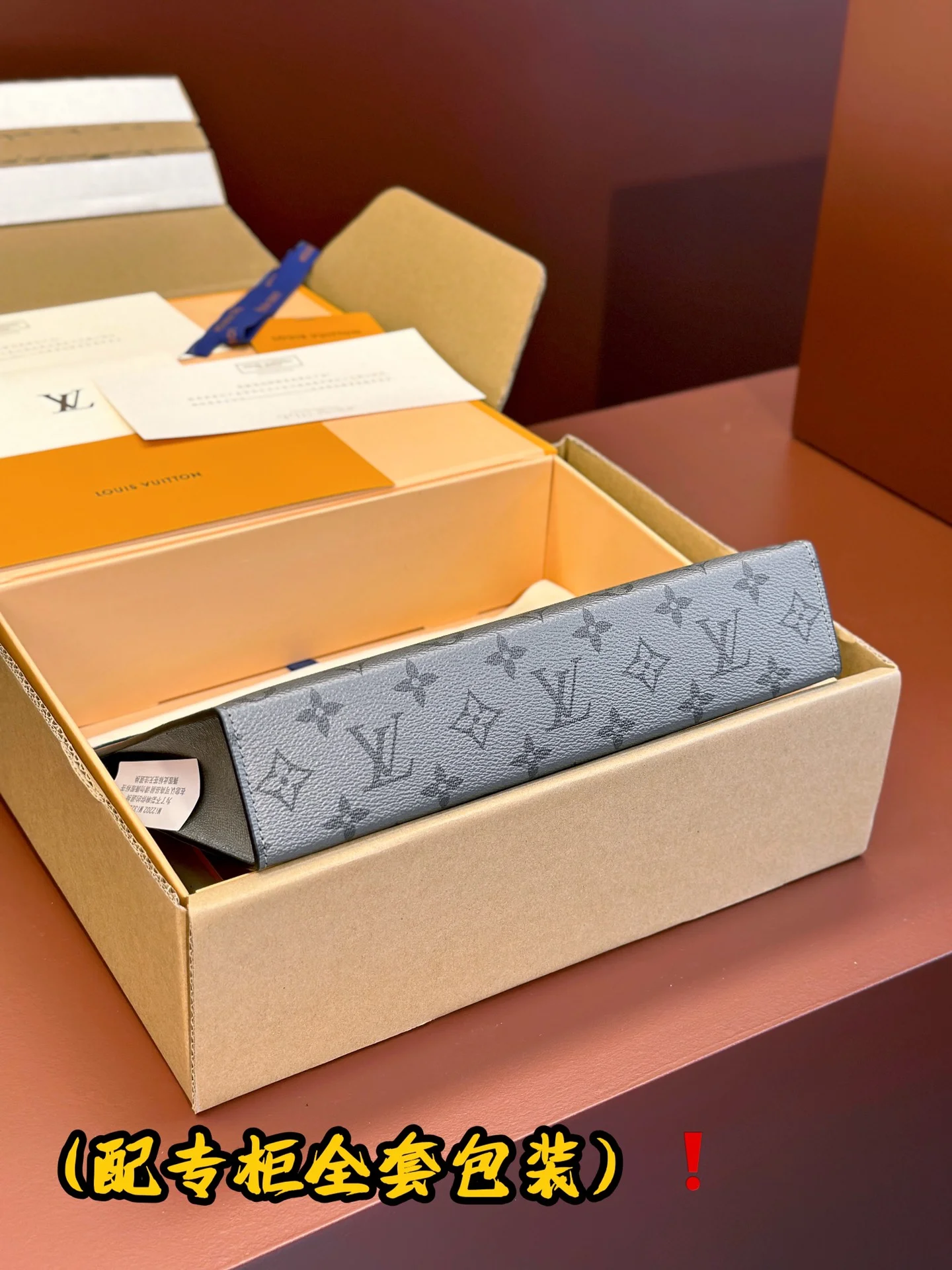 Top mirror Louis Vuitton Clutch Bags
