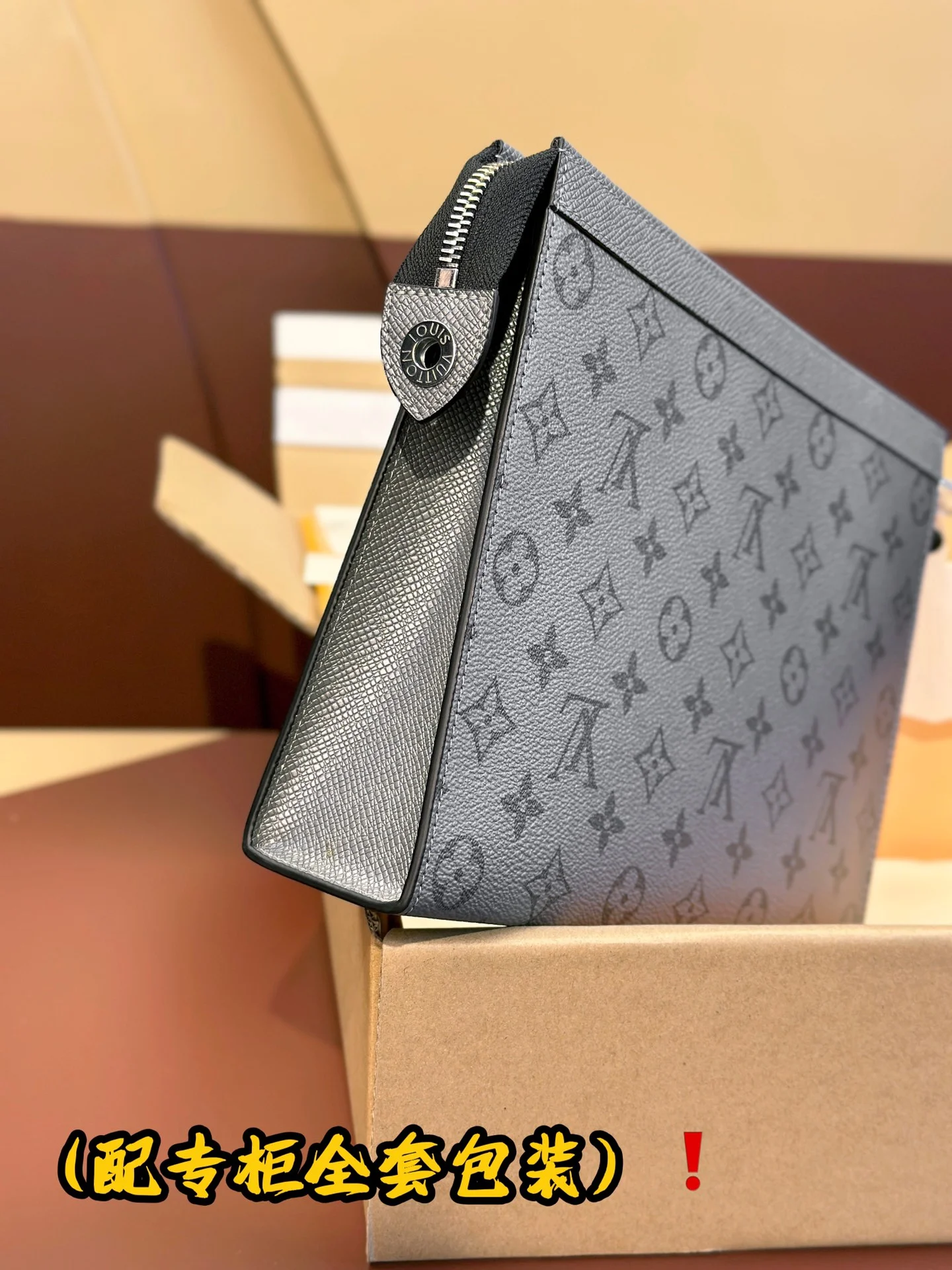 Top mirror Louis Vuitton Clutch Bags