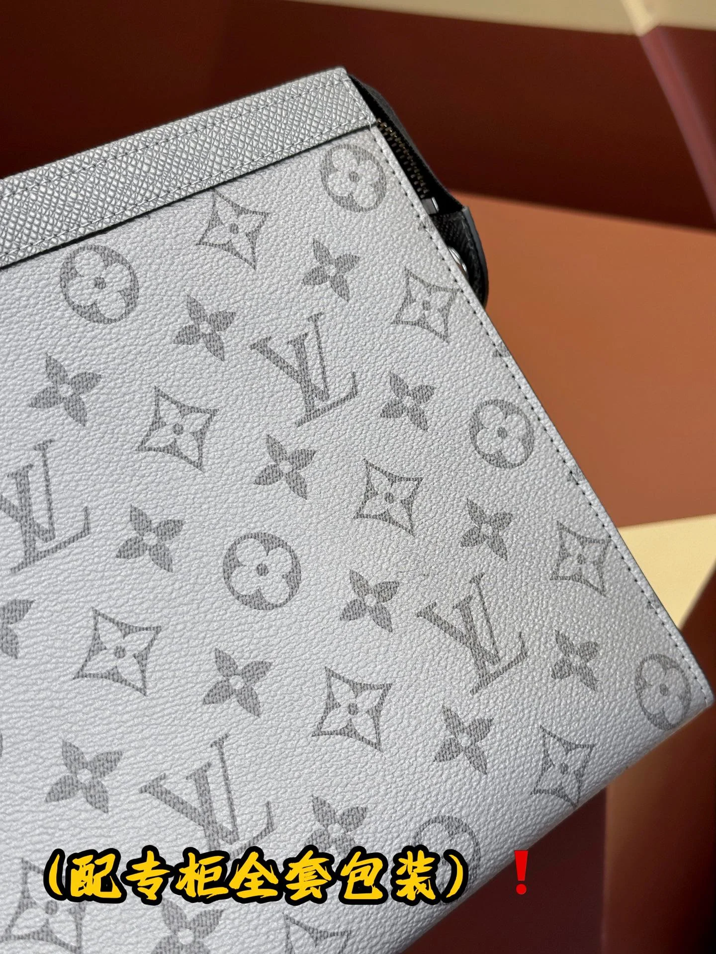 Top mirror Louis Vuitton Clutch Bags