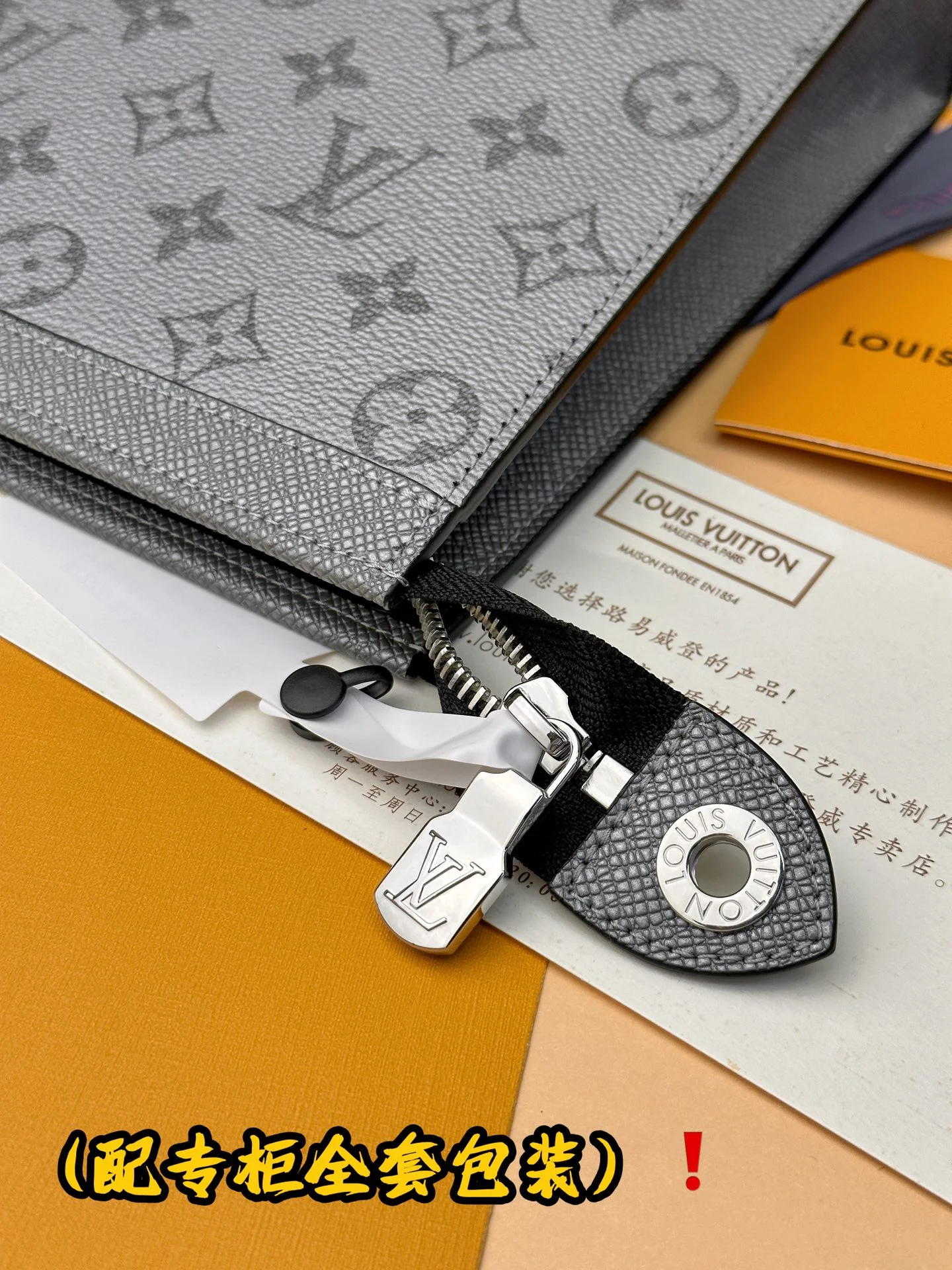 Top mirror Louis Vuitton Clutch Bags