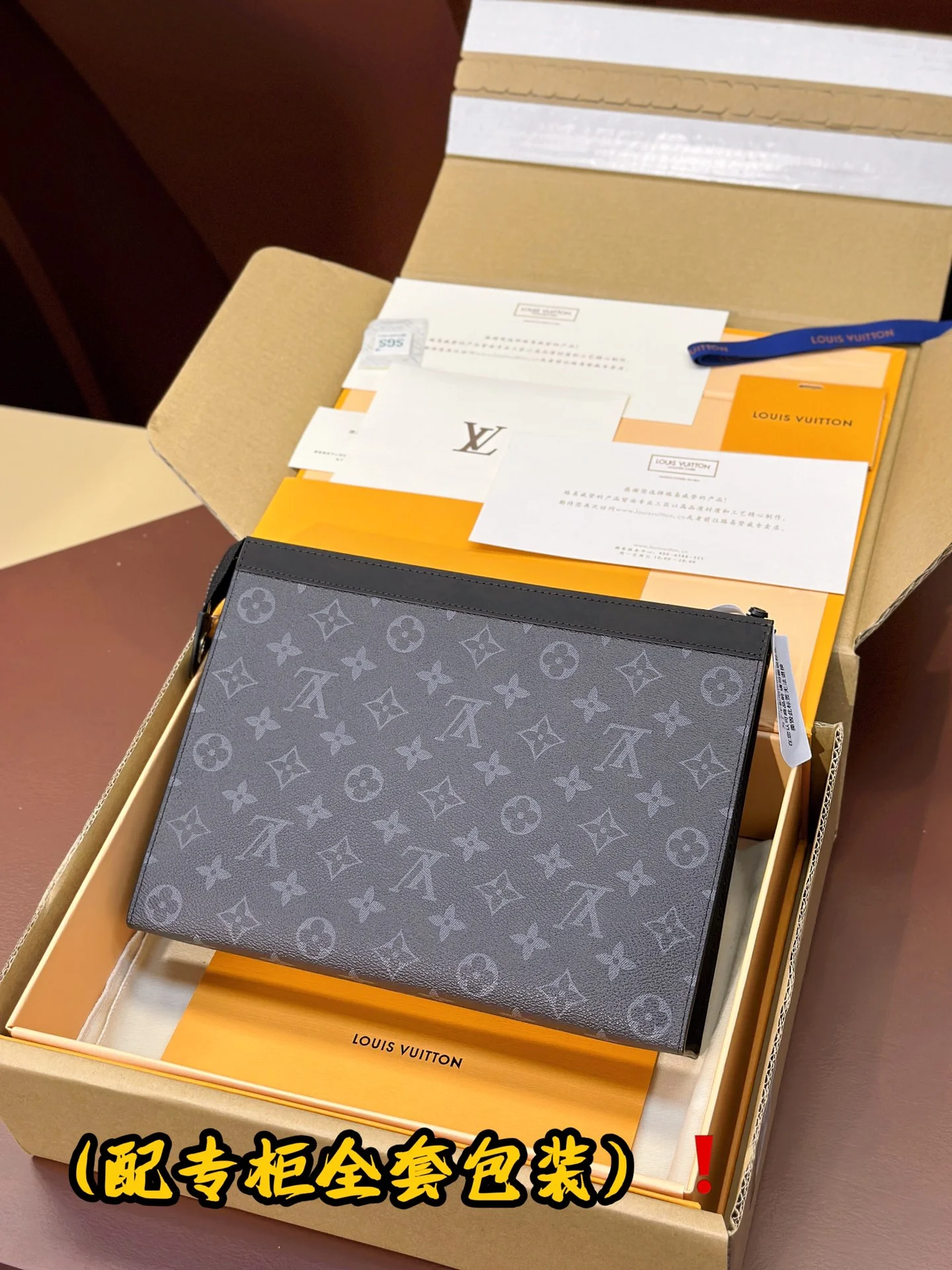 Exact replica Louis Vuitton Clutch Bags