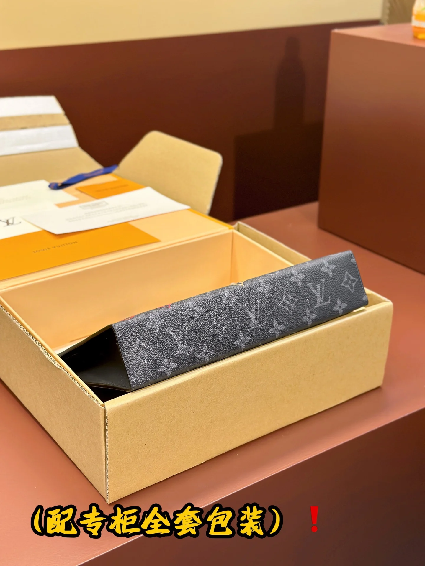 Exact replica Louis Vuitton Clutch Bags