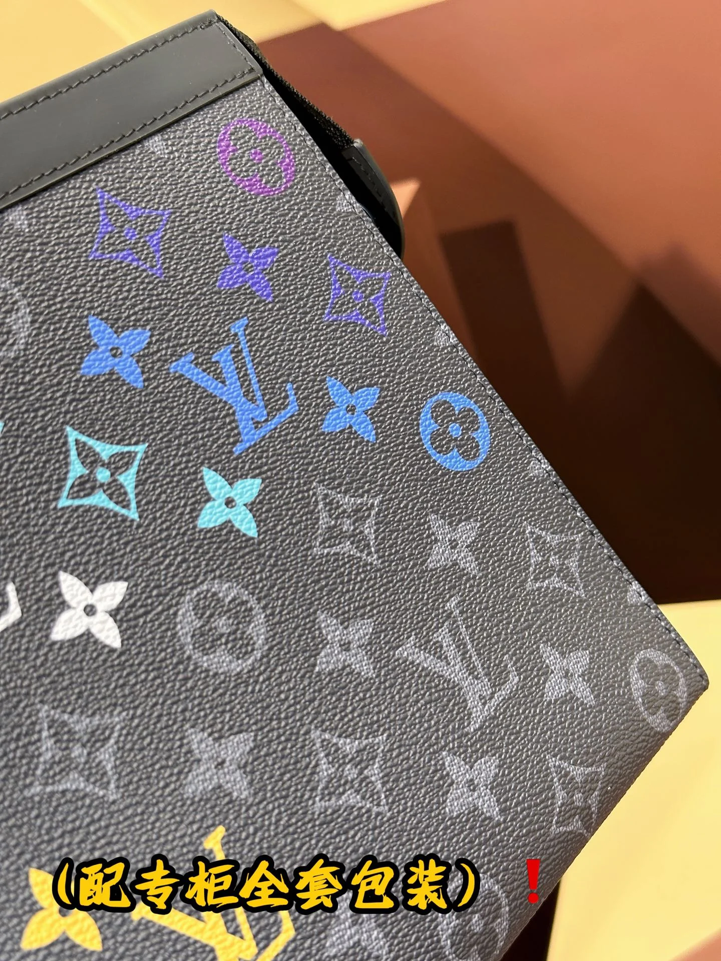Exact replica Louis Vuitton Clutch Bags