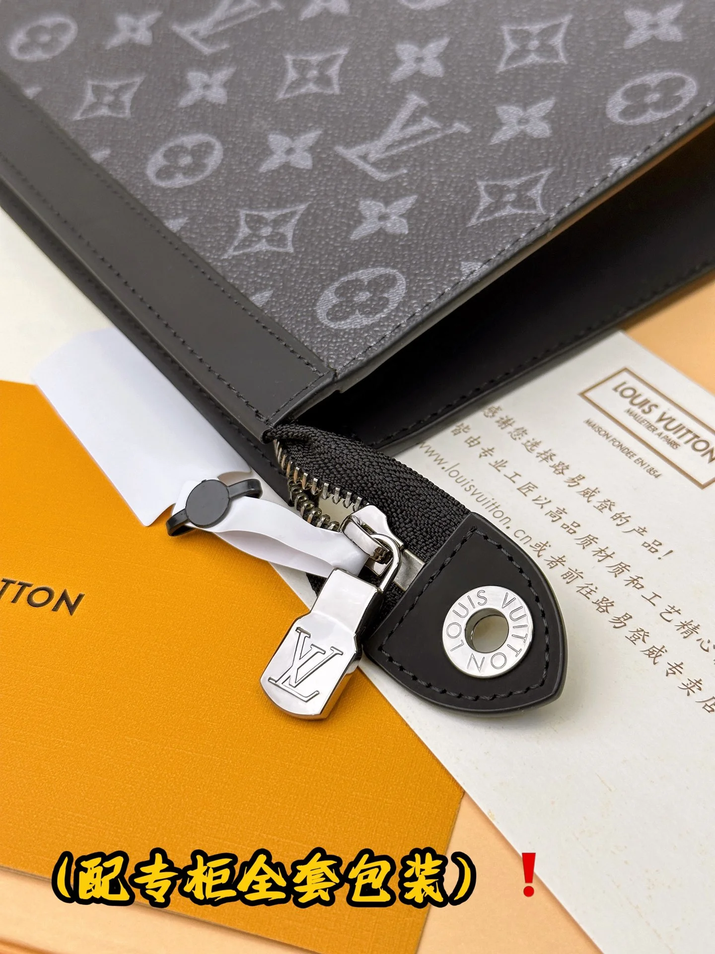 Exact replica Louis Vuitton Clutch Bags