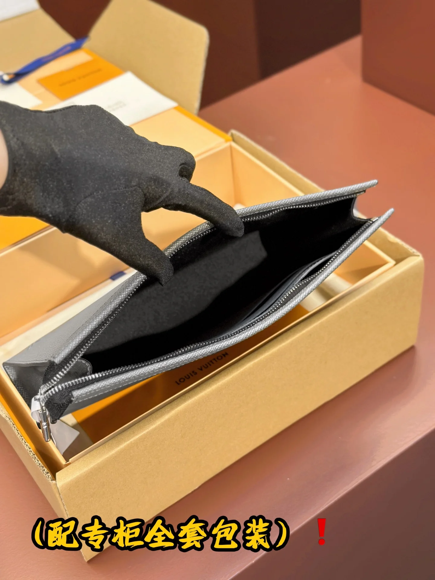 High accuracy Louis Vuitton Clutch Bags