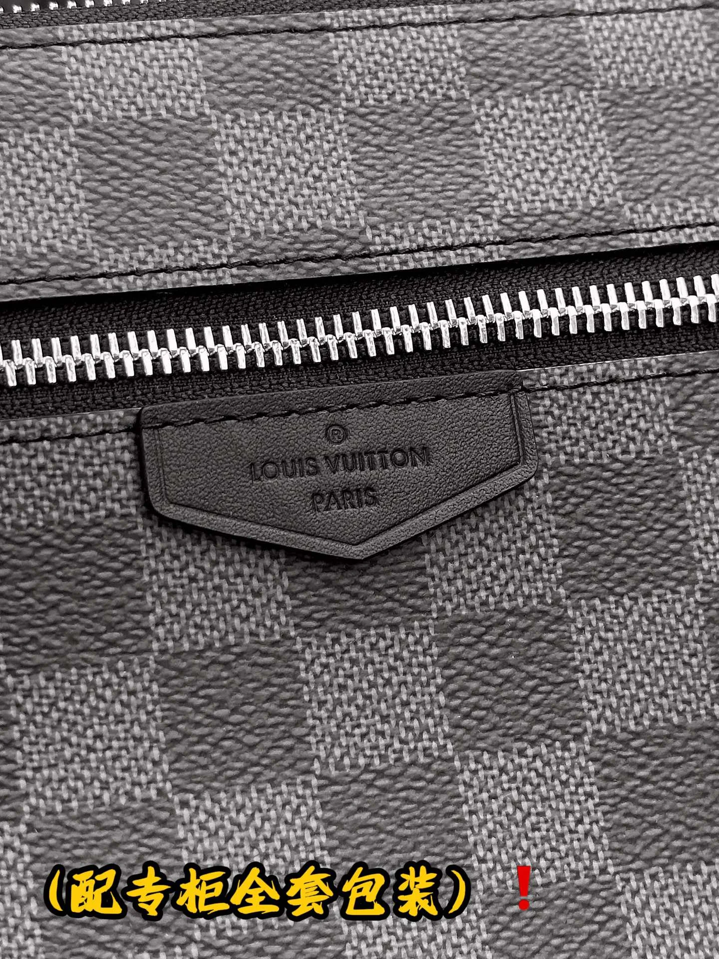 Top match Louis Vuitton Clutch Bags