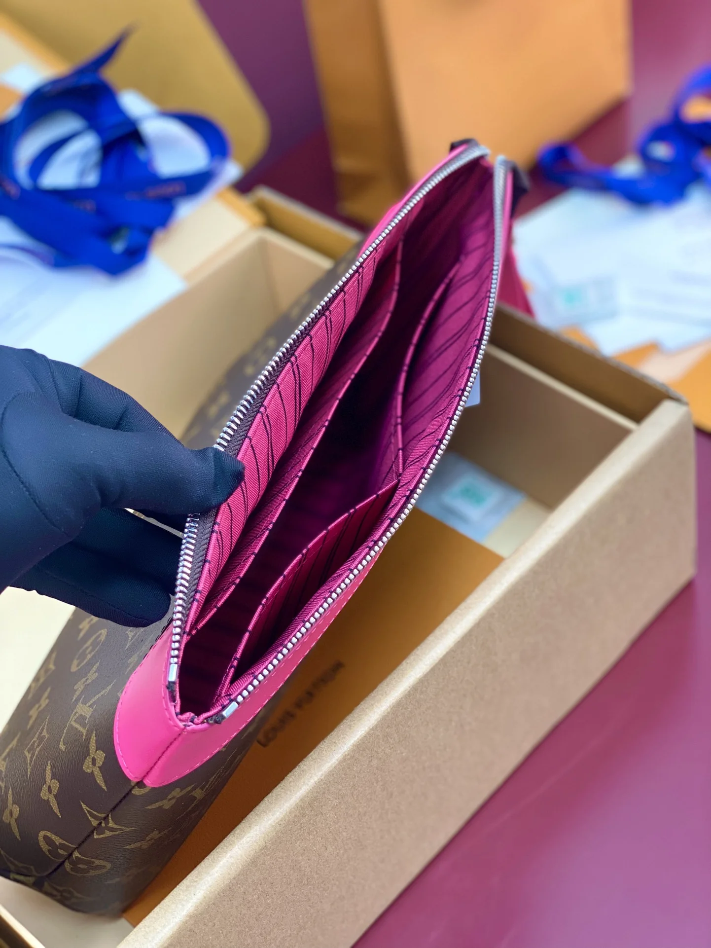Factory-made Louis Vuitton Clutch Bags