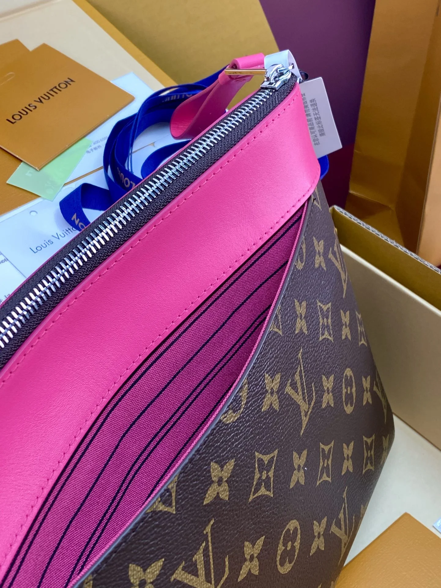 Factory-made Louis Vuitton Clutch Bags