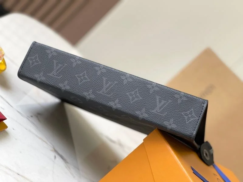 Accurate model Louis Vuitton Clutch Bags