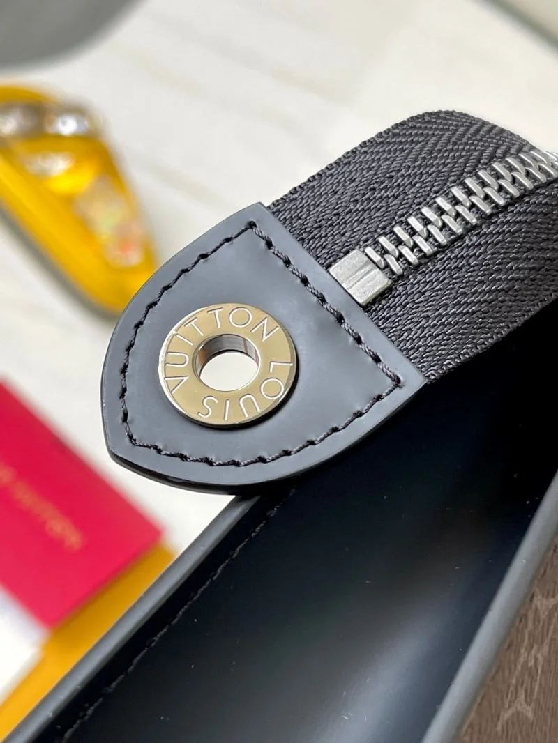 Accurate model Louis Vuitton Clutch Bags