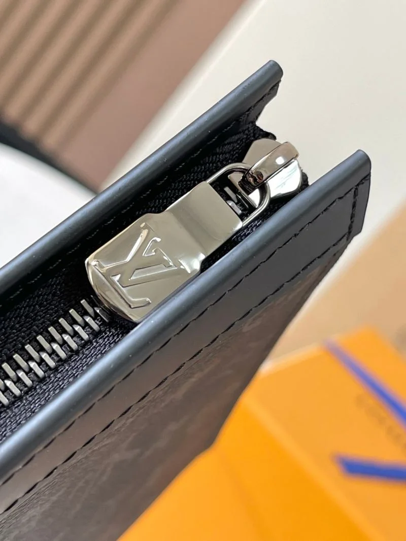 Accurate model Louis Vuitton Clutch Bags