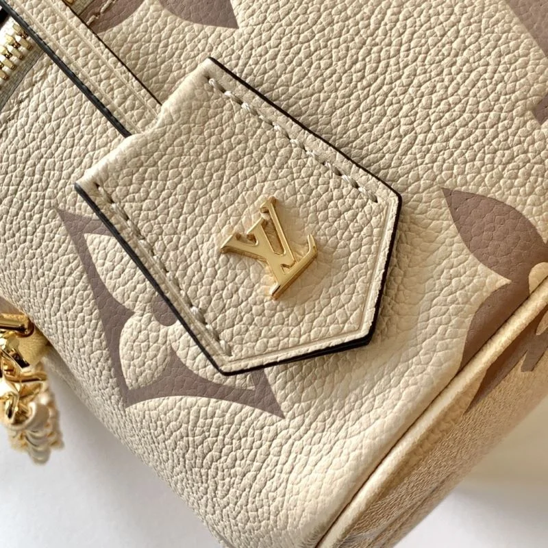 Top match Louis Vuitton Cosmetic Bags