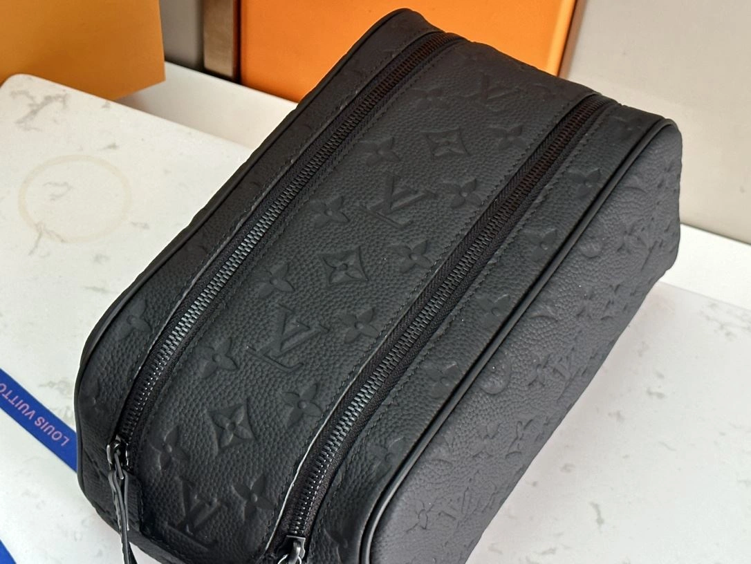 Low-cost Louis Vuitton Cosmetic Bags