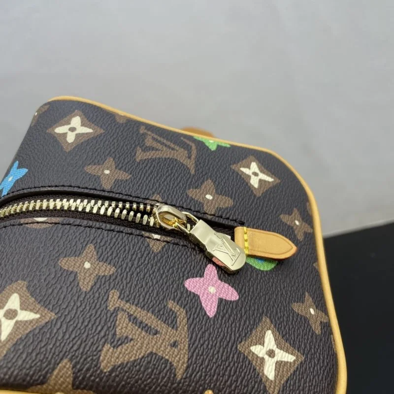Low-cost Louis Vuitton Cosmetic Bags